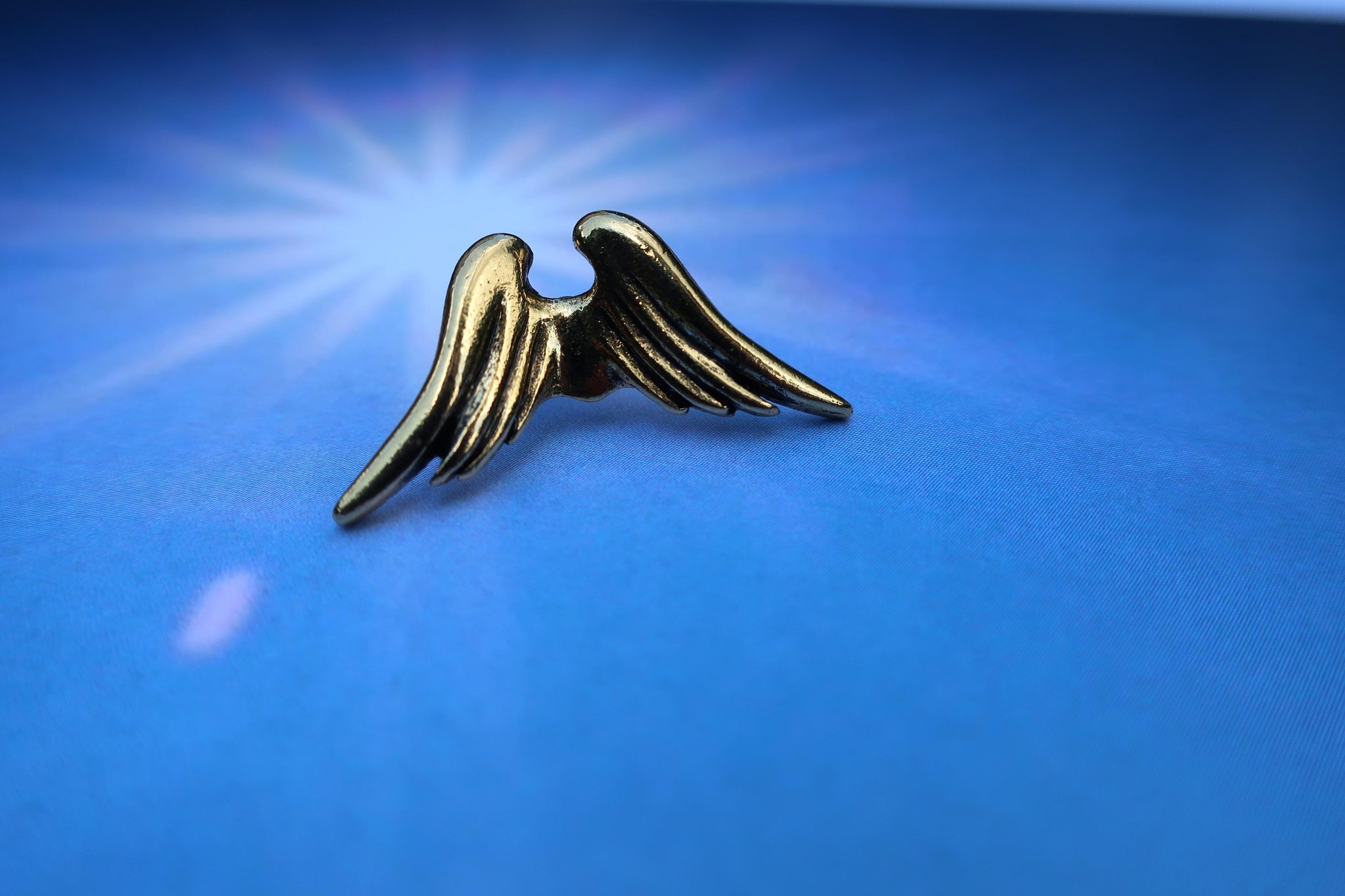 Angel Wings Gold Lapel Pin | Lapel Pin Planet – lapelpinplanet