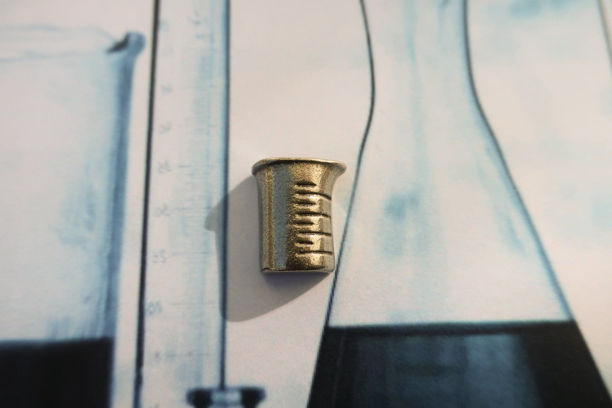 Beaker Lapel Pin - Science Your Style | Lapel Pin Planet – lapelpinplanet