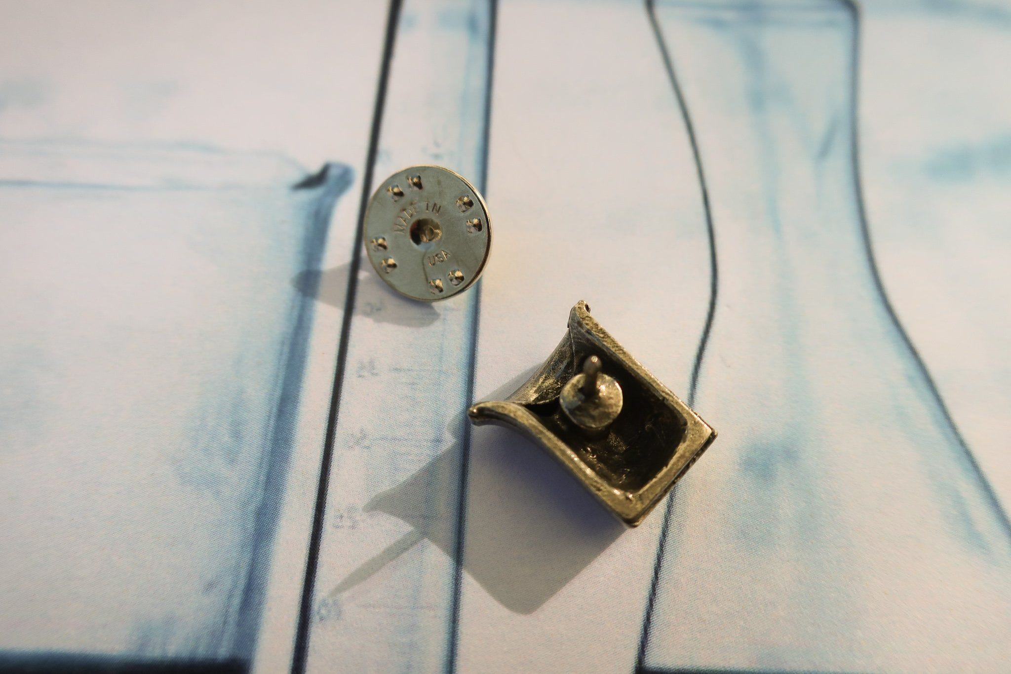 Beaker Lapel Pin - Science Your Style | Lapel Pin Planet – lapelpinplanet