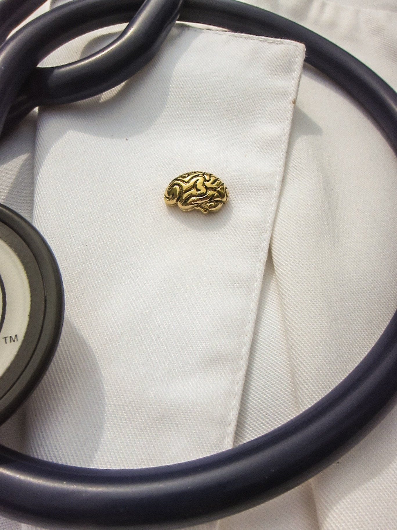 Brain Gold Lapel Pin | Lapel Pin Planet – lapelpinplanet