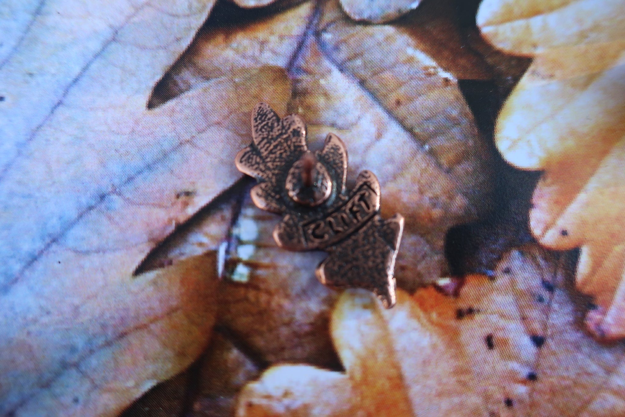 Oak Leaf Copper Lapel Pin – lapelpinplanet