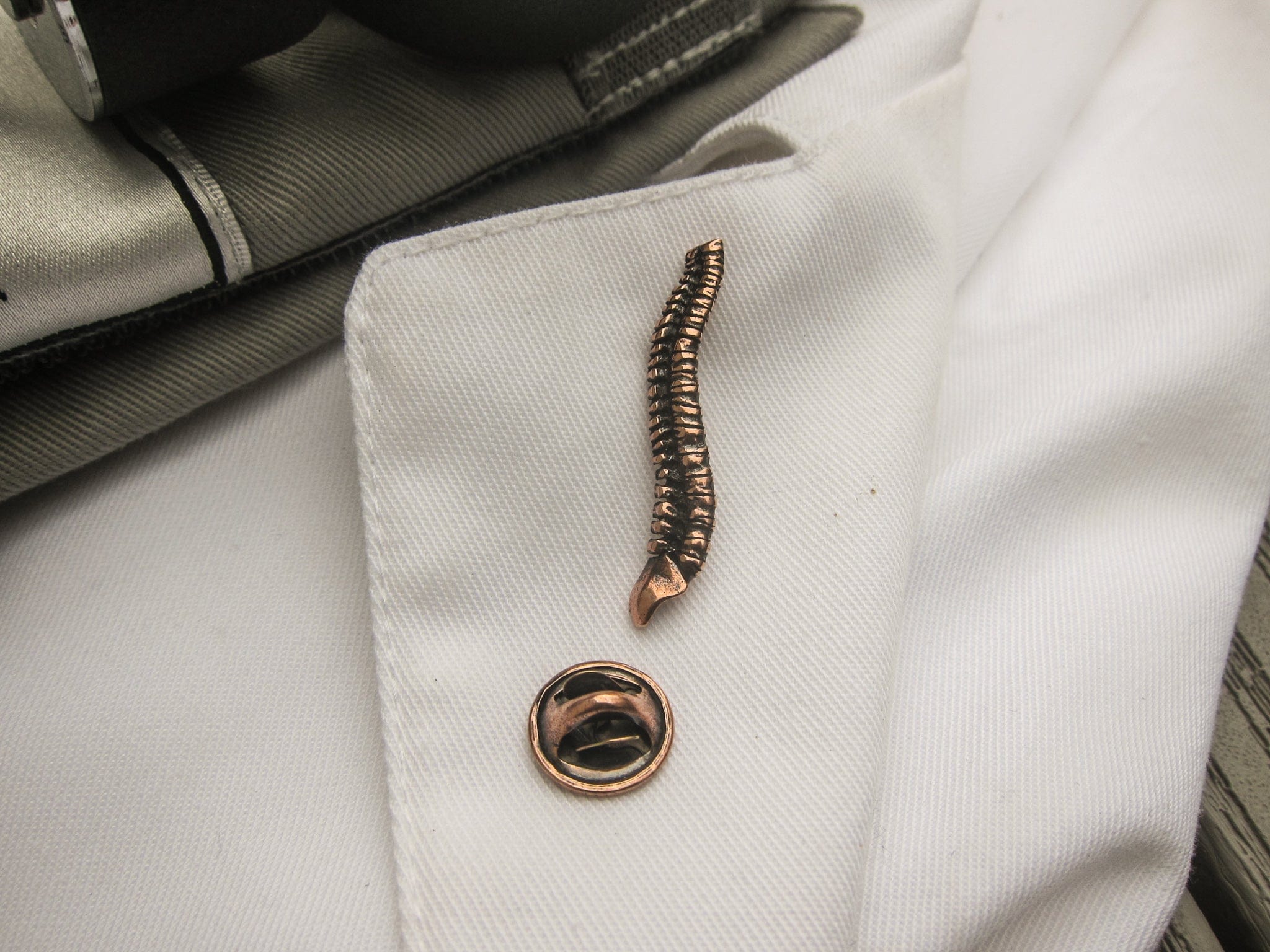 Spine Copper Lapel Pin – lapelpinplanet
