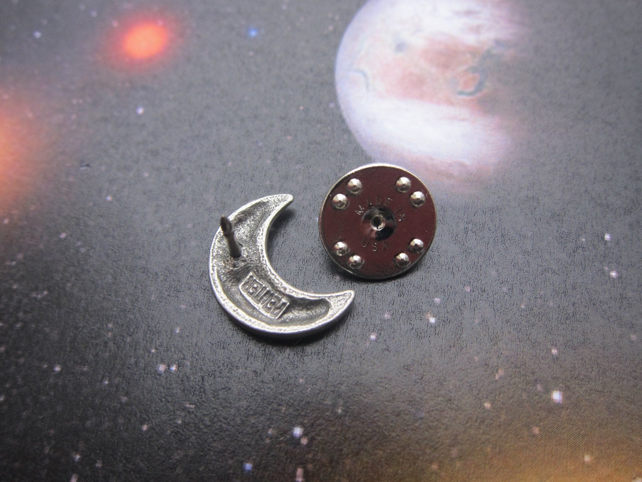 Crescent Moon Lapel Pin – lapelpinplanet
