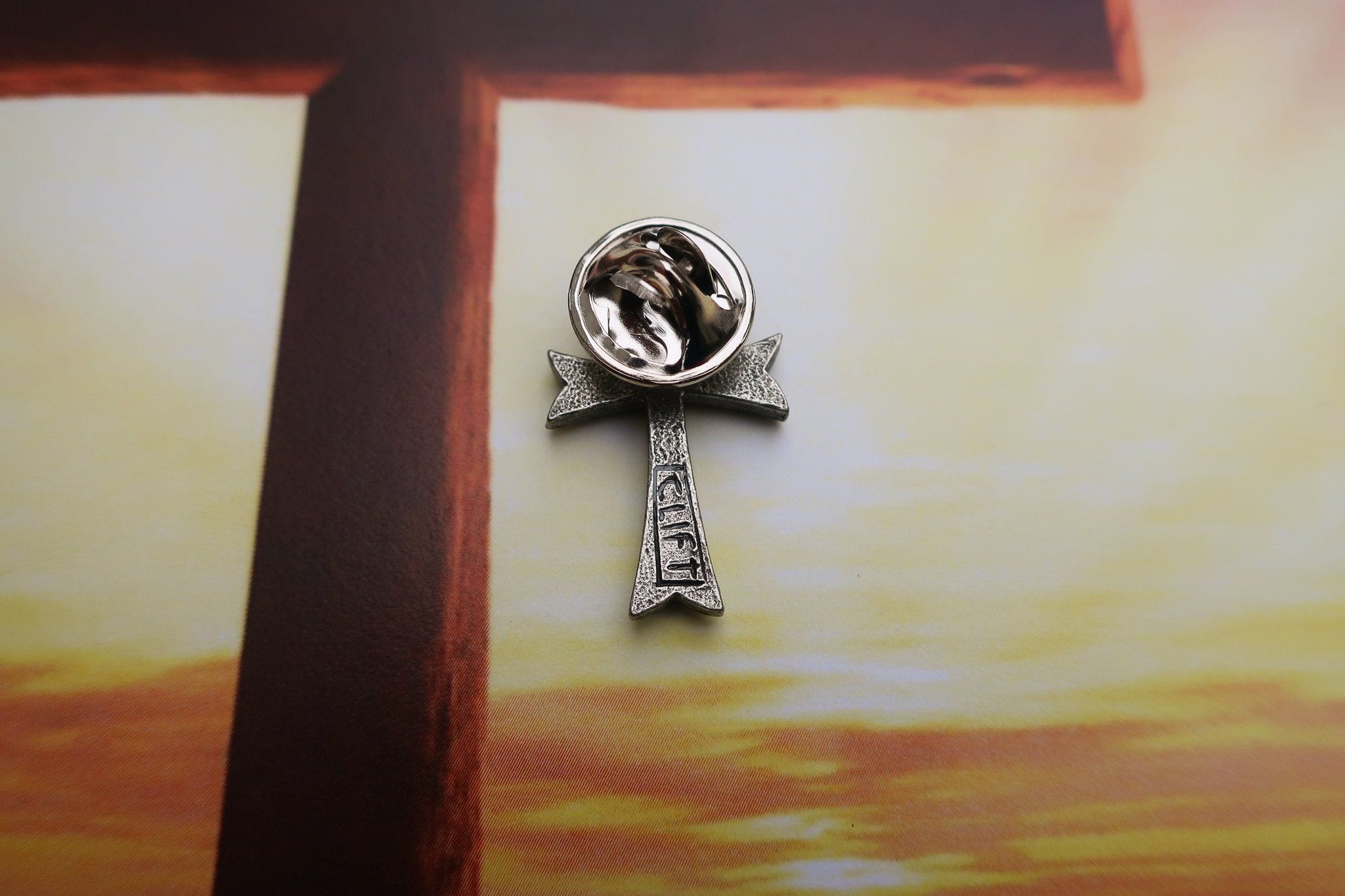 Cross Lapel Pin – lapelpinplanet