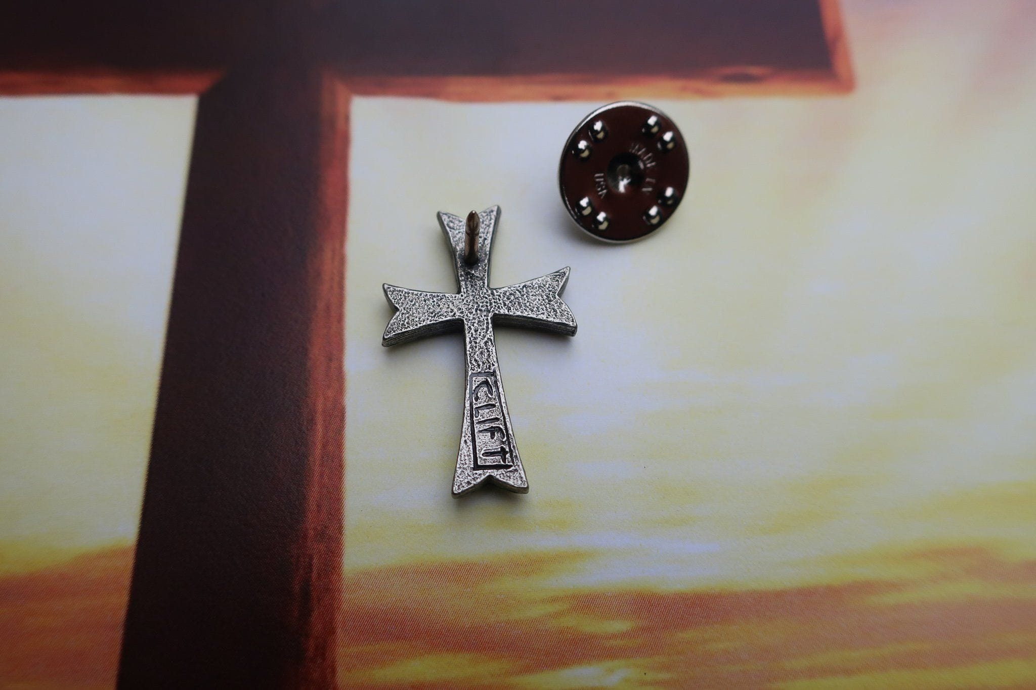 Cross Lapel Pin – lapelpinplanet