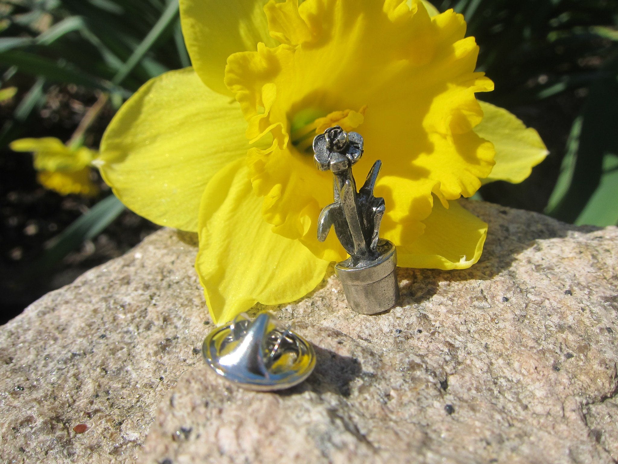 Daffodil Lapel Pin – lapelpinplanet