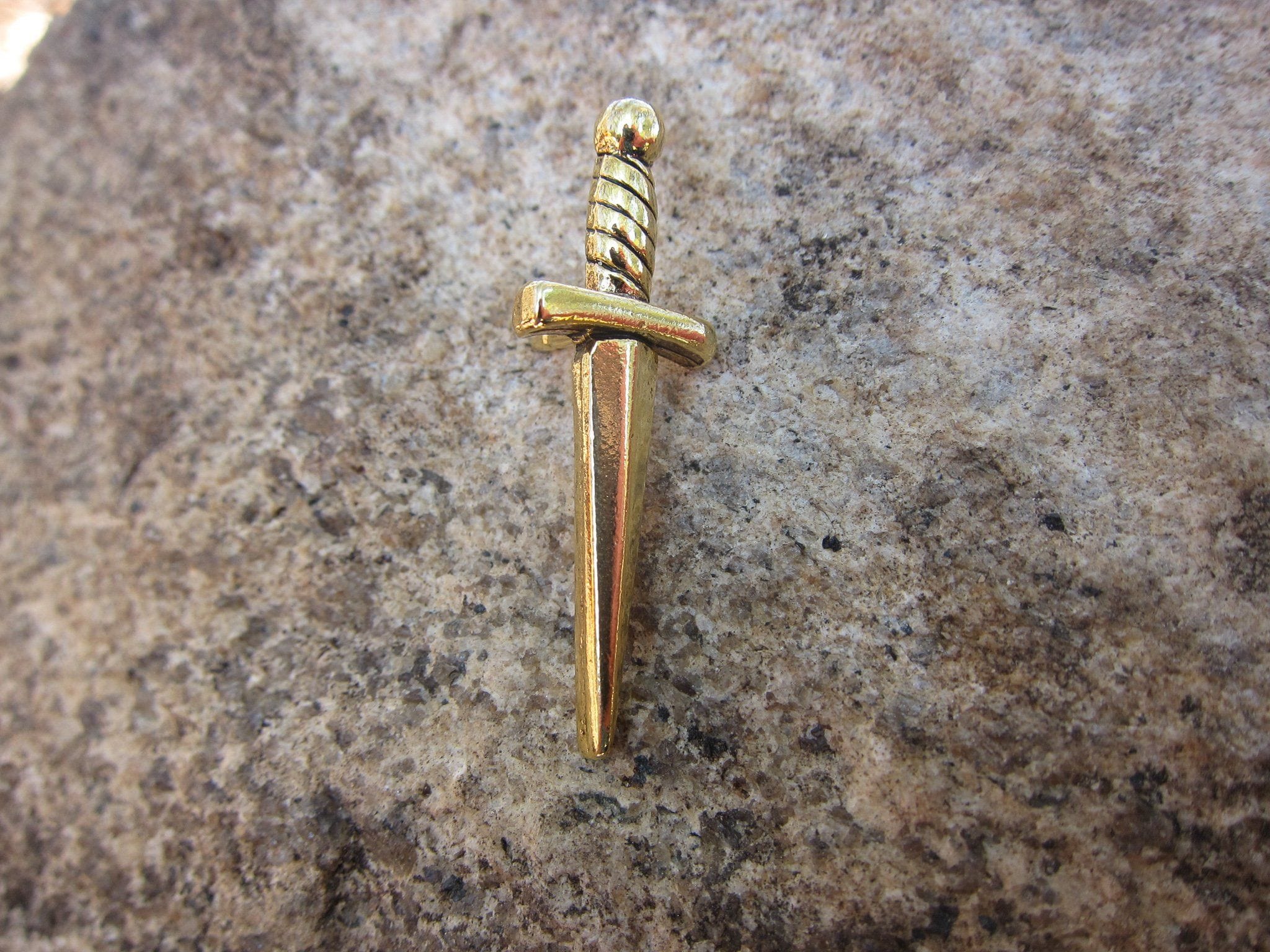 Dagger Gold Lapel Pin – lapelpinplanet