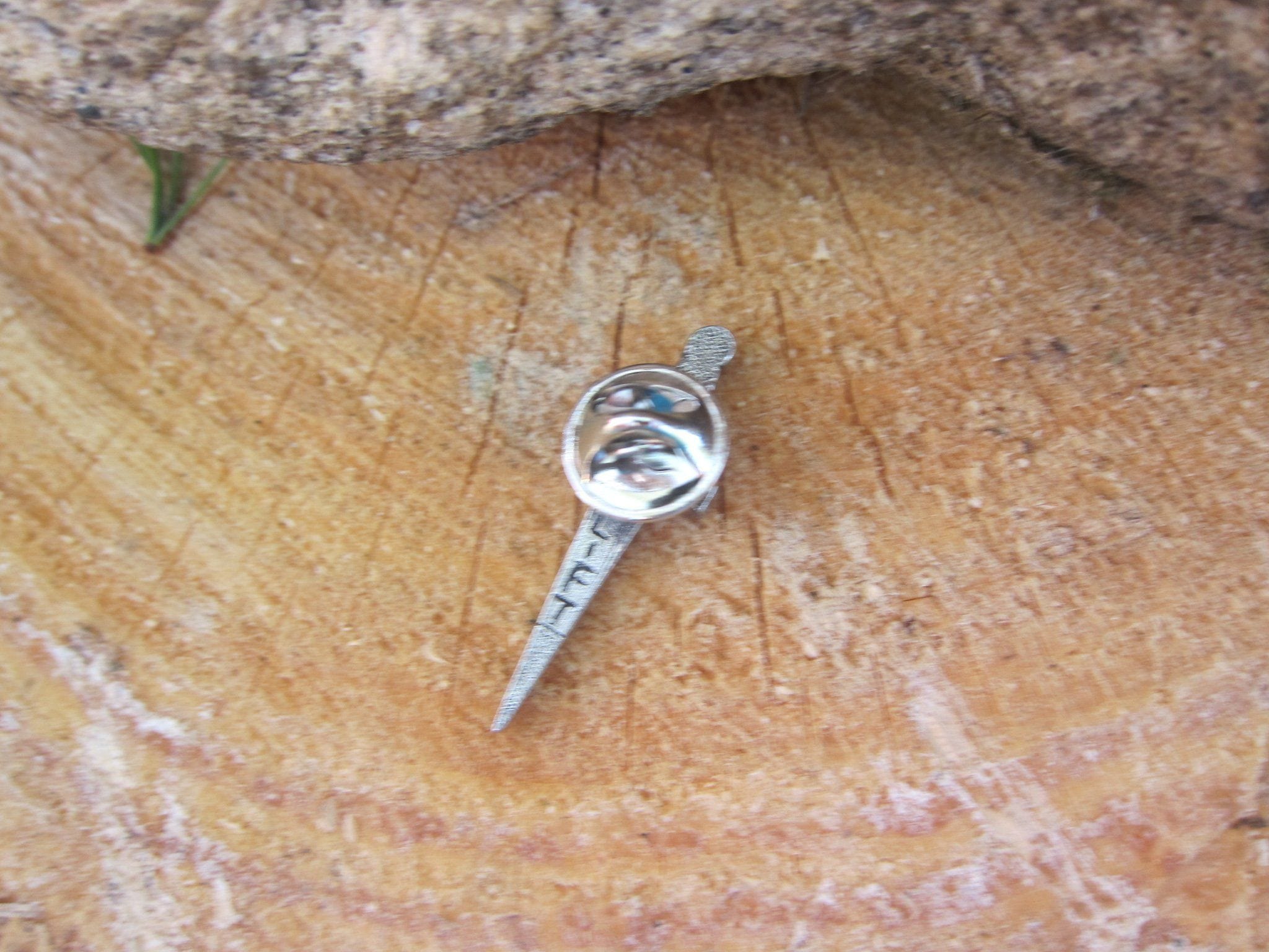 Dagger Lapel Pin – lapelpinplanet