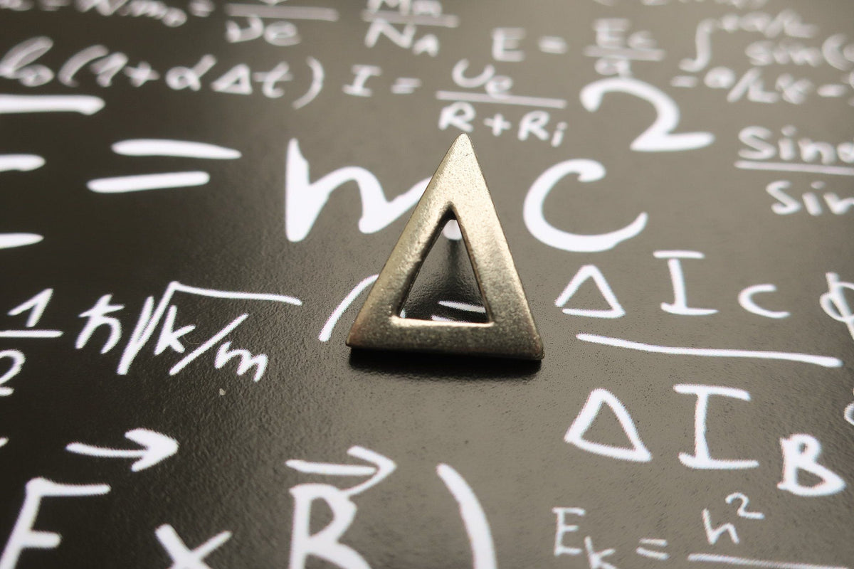 Delta Lapel Pin – lapelpinplanet