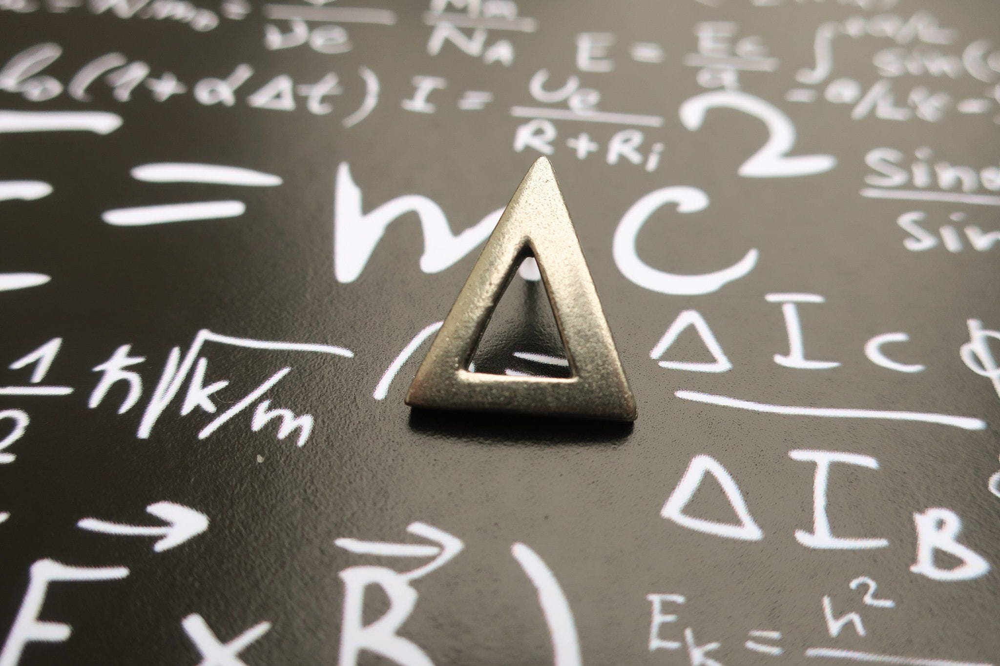 Delta Lapel Pin – lapelpinplanet