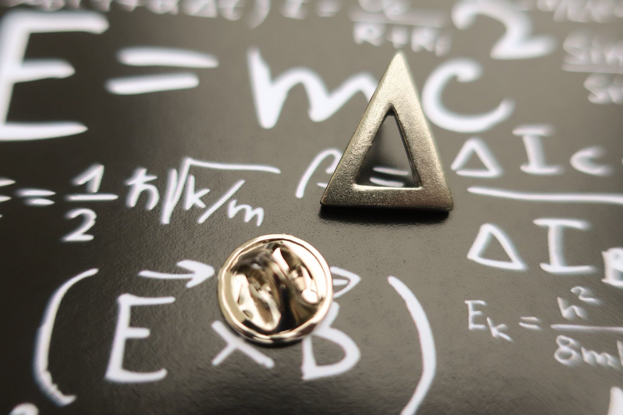 Delta Lapel Pin – lapelpinplanet