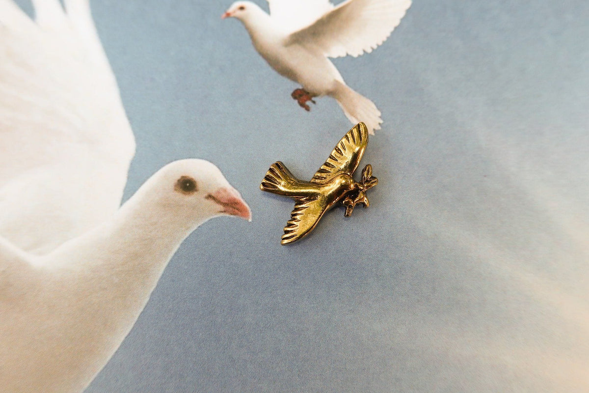 Dove Gold Lapel Pin – lapelpinplanet