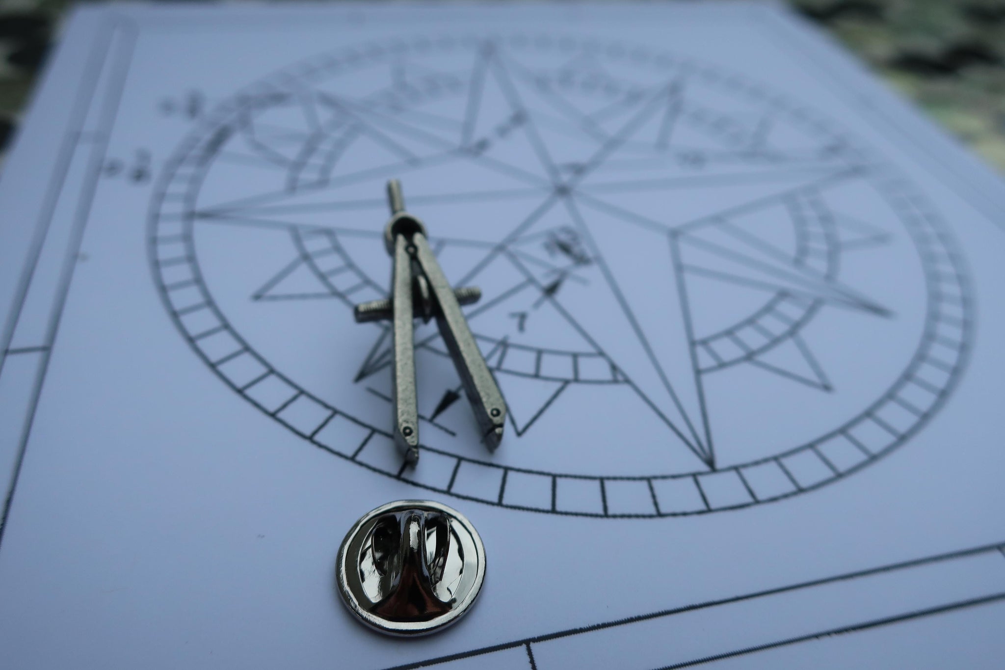 Engineering Compass Lapel Pin – lapelpinplanet