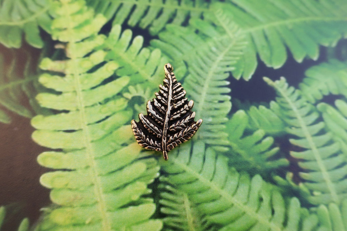 Fern Gold Lapel Pin – lapelpinplanet