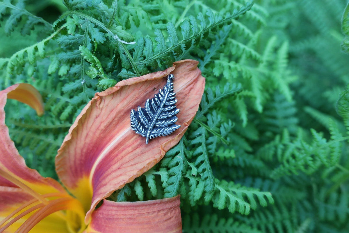 Fern Lapel Pin – lapelpinplanet