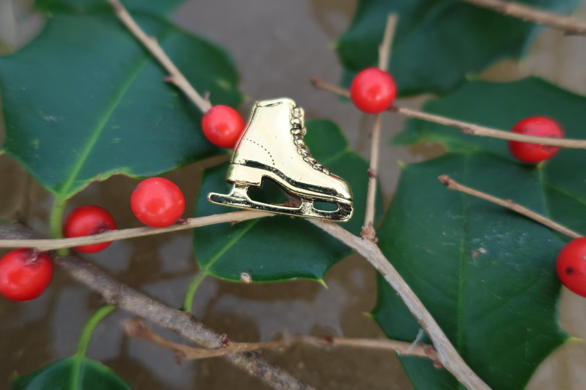 Figure Skate Gold Lapel Pin – lapelpinplanet
