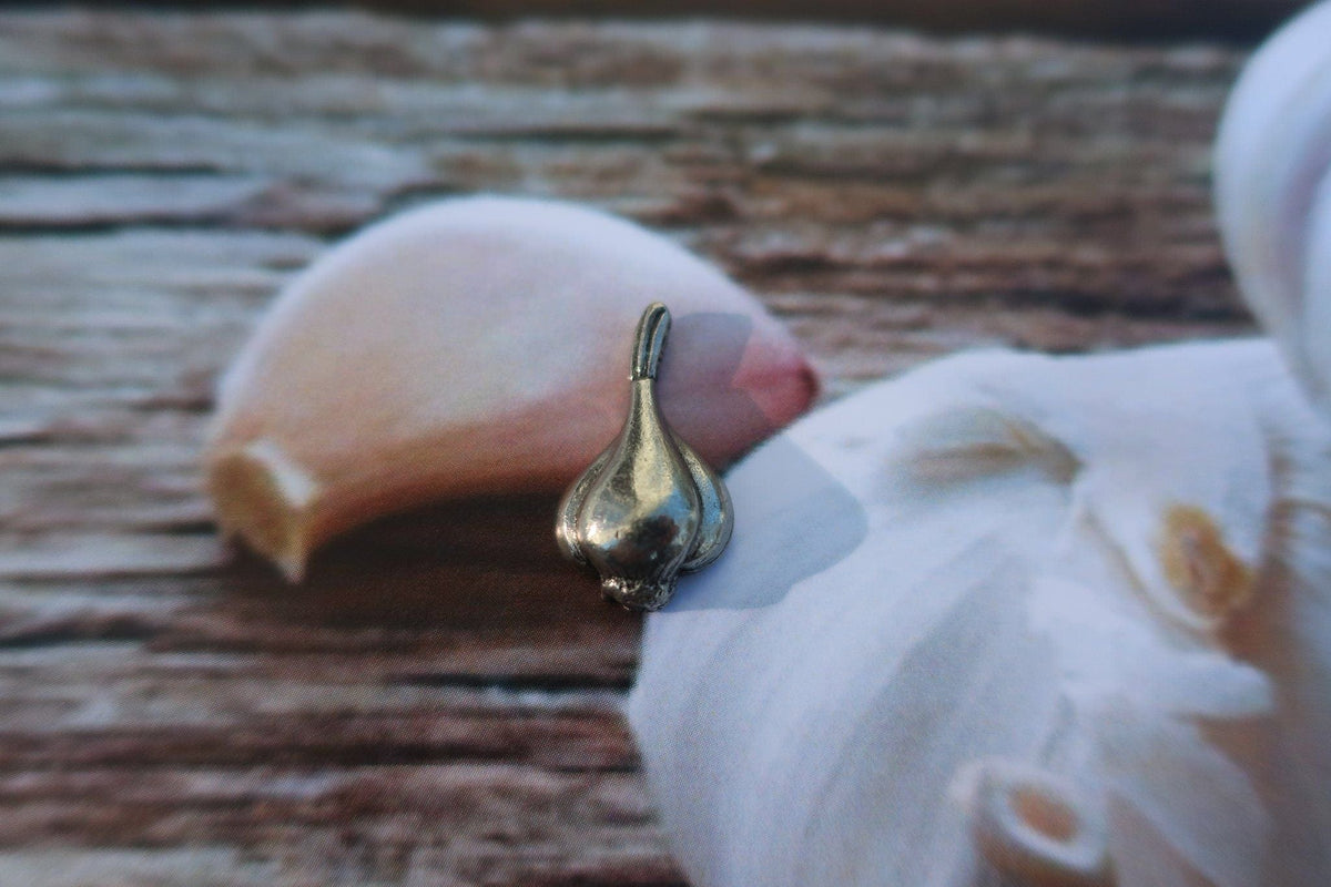 Garlic Lapel Pin – lapelpinplanet