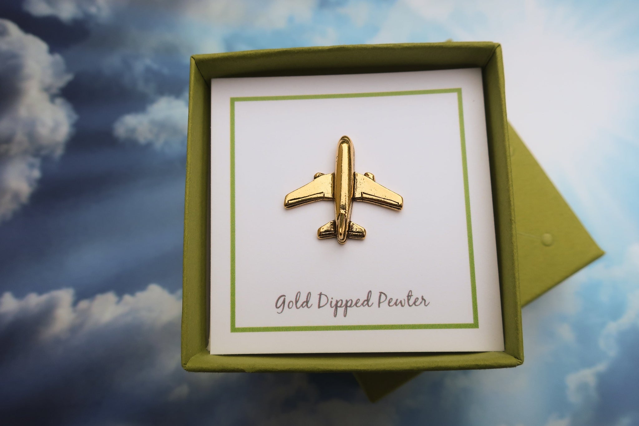 Jet Airplane Gold Lapel Pin – lapelpinplanet