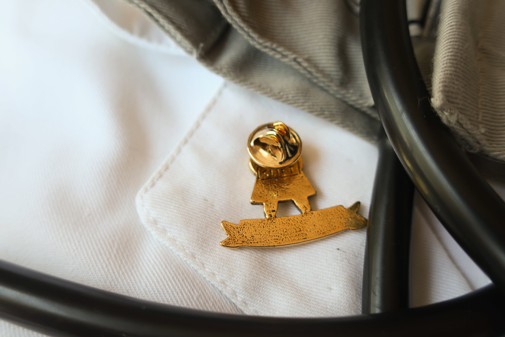 Sepsis Hero Gold Lapel Pin – lapelpinplanet