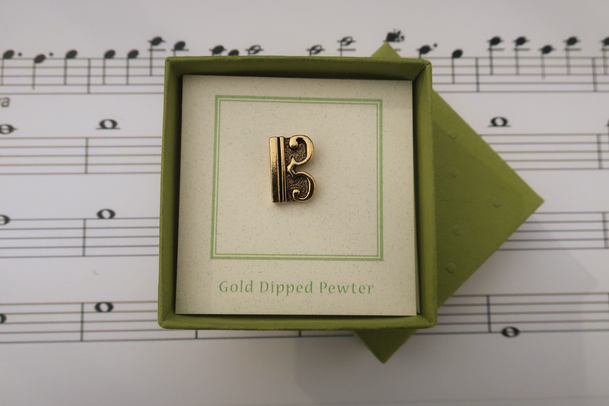 C Clef (Alto Clef) Gold Lapel Pin | Lapel Pin Planet – lapelpinplanet