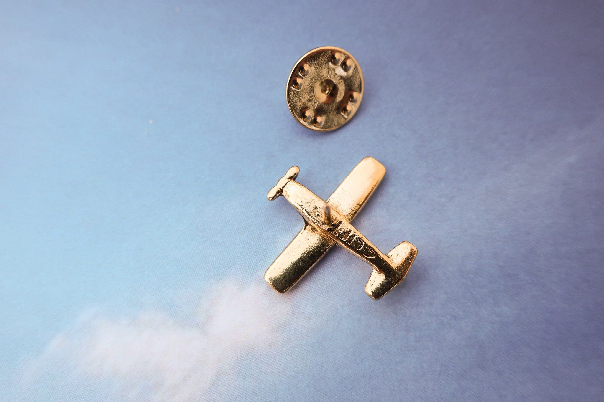 Cessna Gold Lapel Pin - Fly with Classic Style | Lapel Pin Planet ...