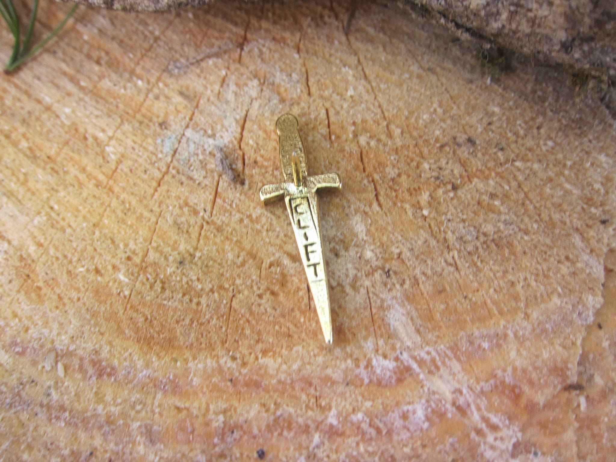Dagger Gold Lapel Pin – lapelpinplanet