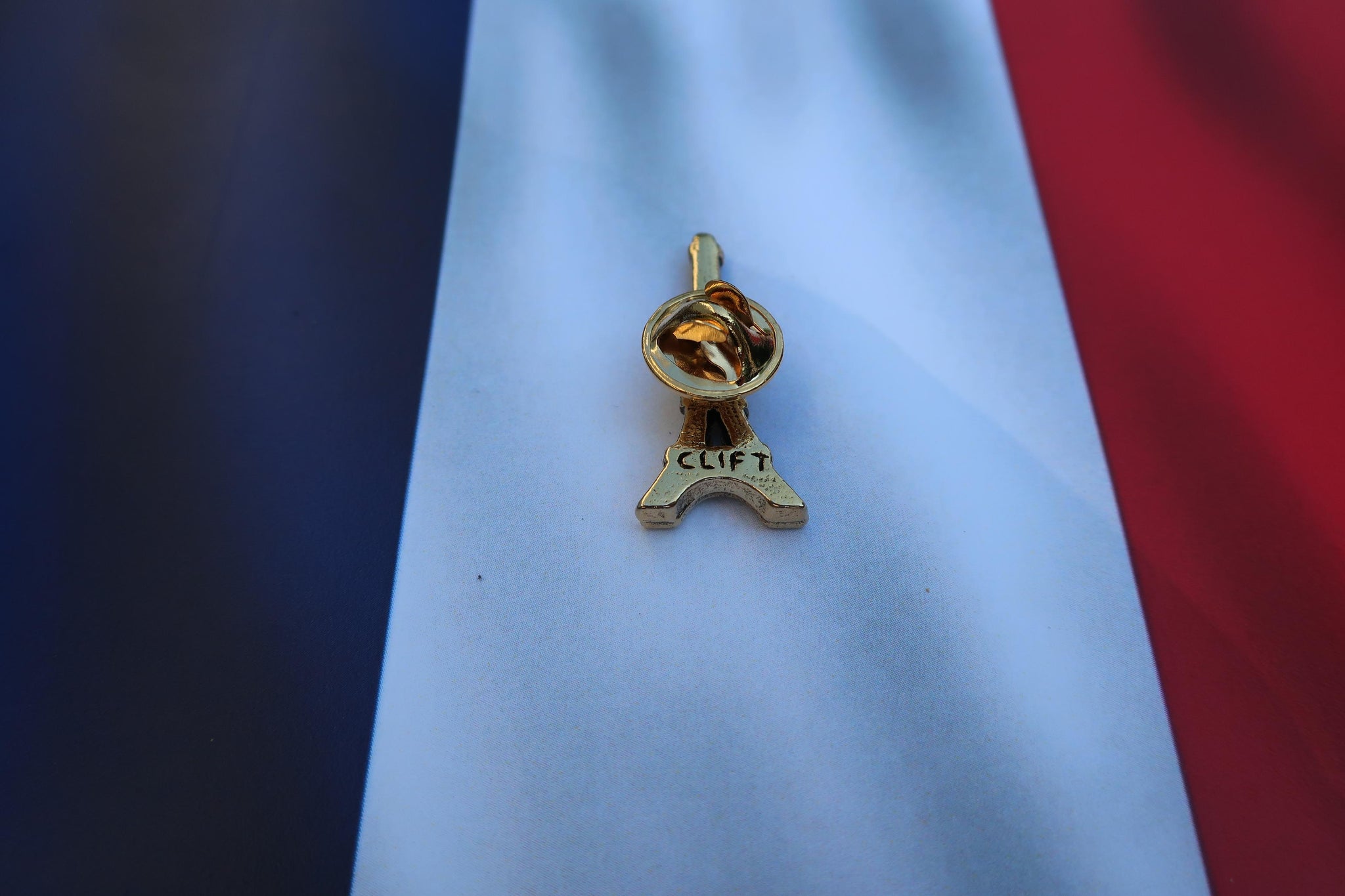 Eiffel Tower Gold Lapel Pin – lapelpinplanet