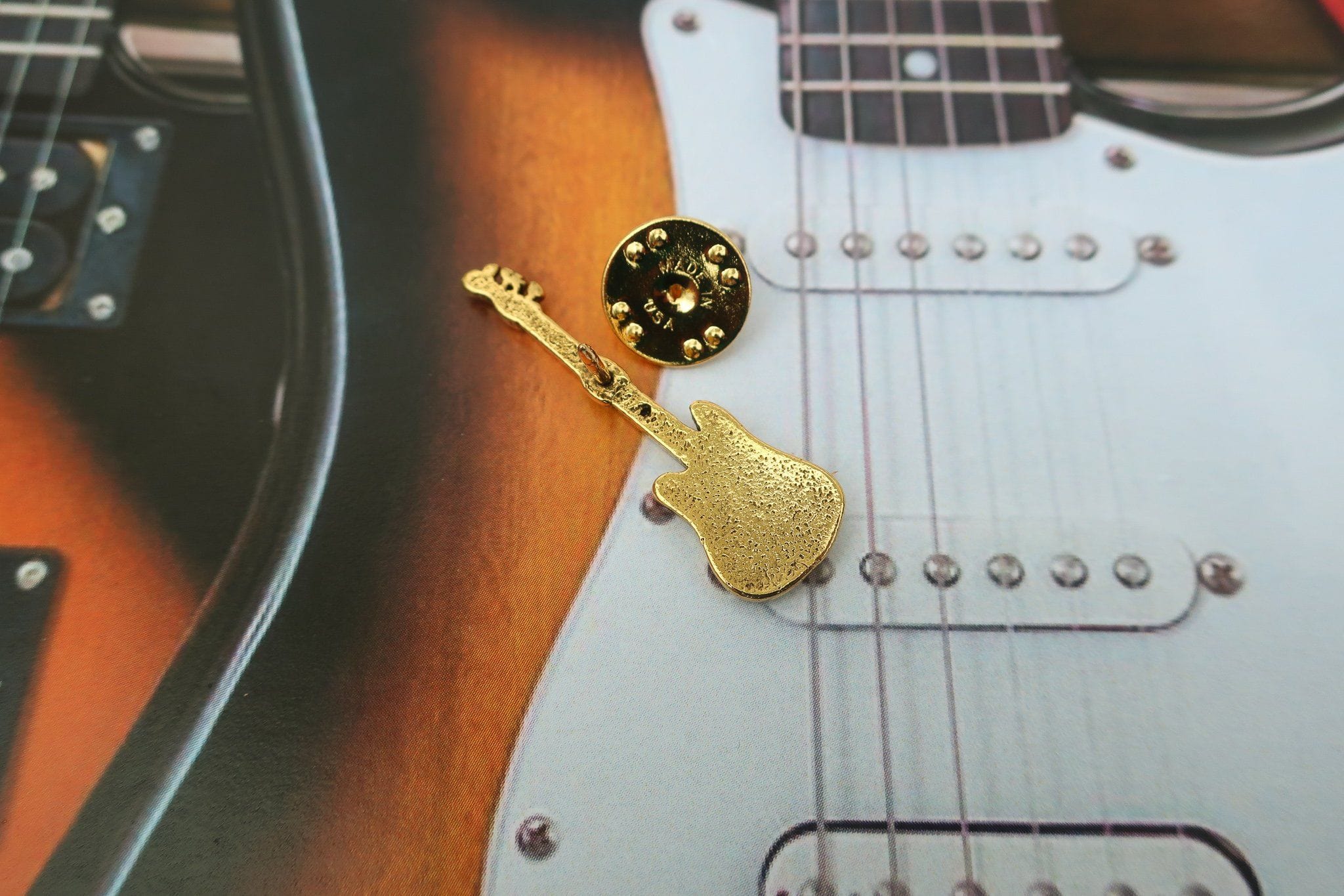 Electric Guitar Gold Lapel Pin – lapelpinplanet