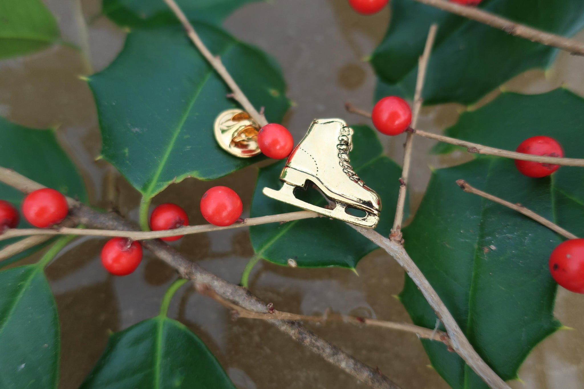 Figure Skate Gold Lapel Pin – lapelpinplanet