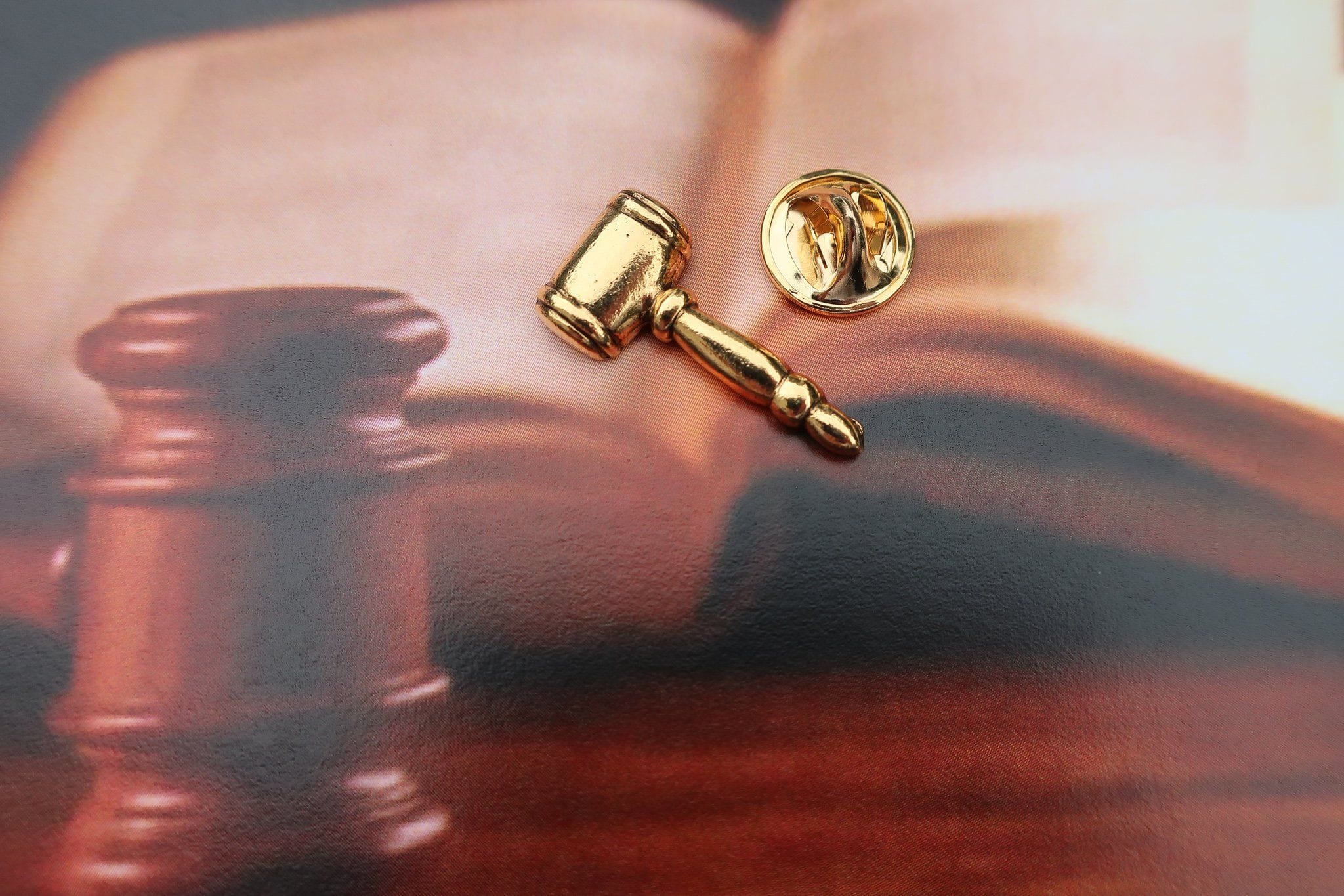 Gavel Gold Lapel Pin – lapelpinplanet