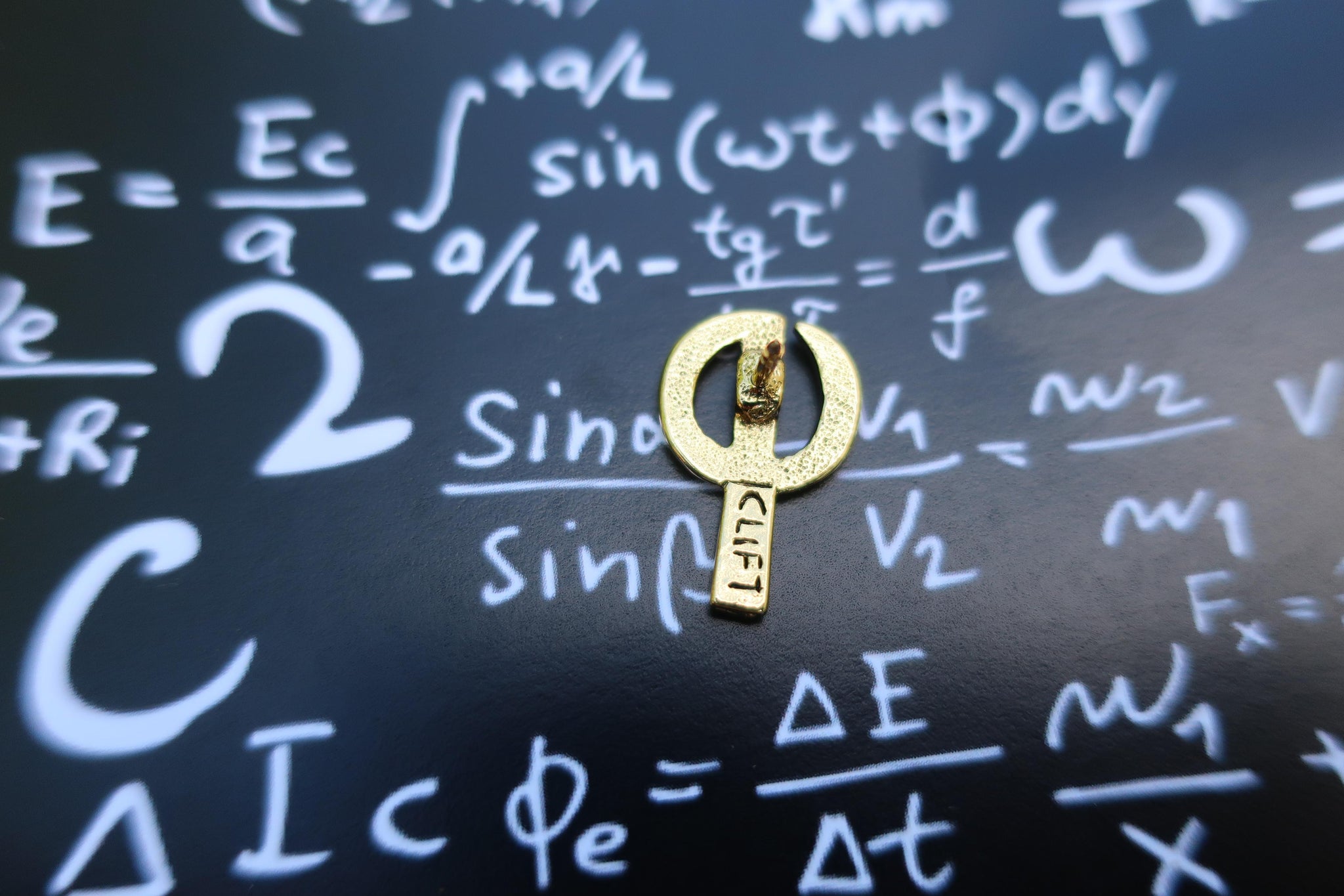 Golden Ratio Gold Lapel Pin – lapelpinplanet