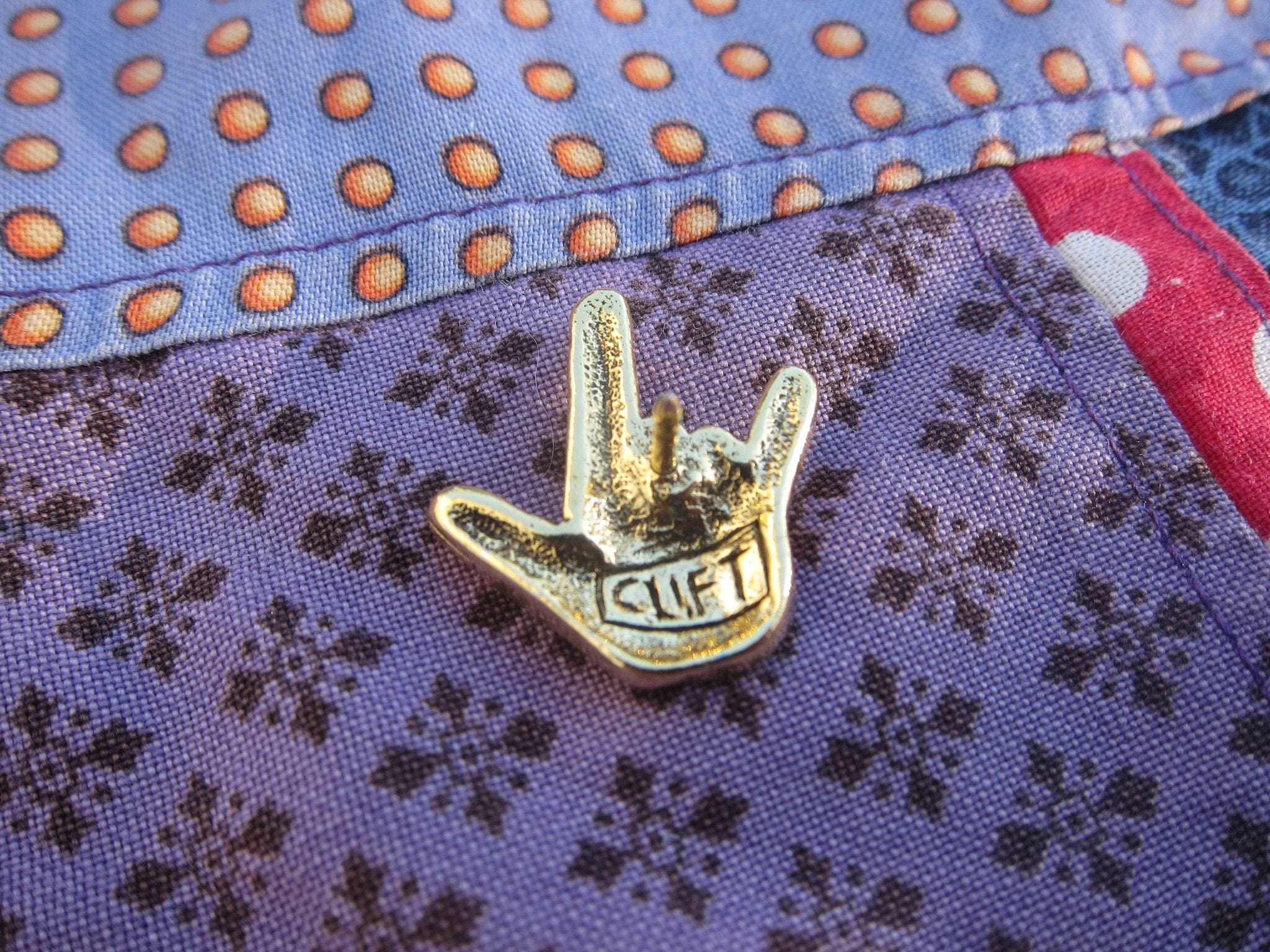 'I Love You' Gold Lapel Pin – lapelpinplanet