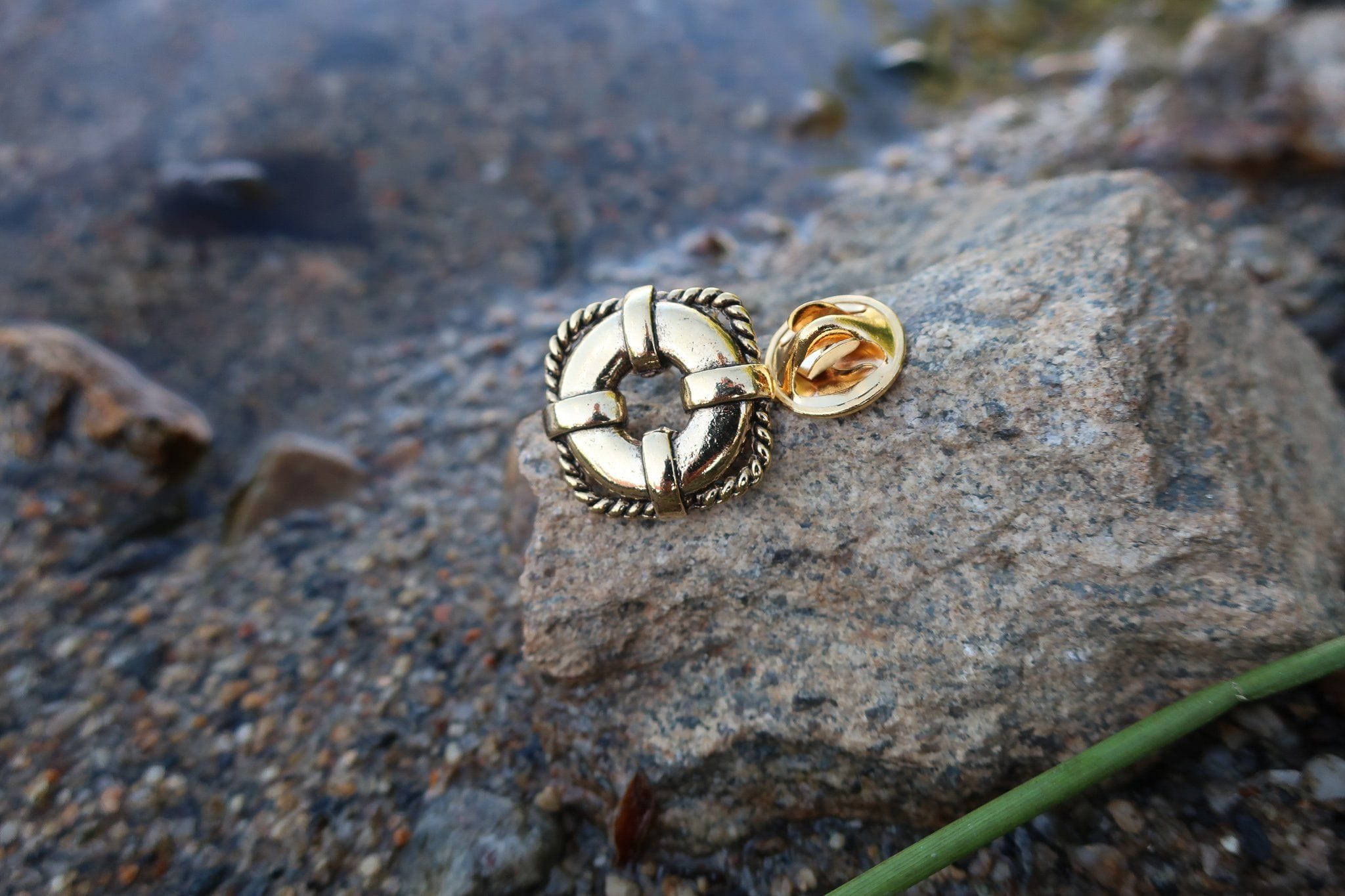 Life Preserver Gold Lapel Pin – lapelpinplanet