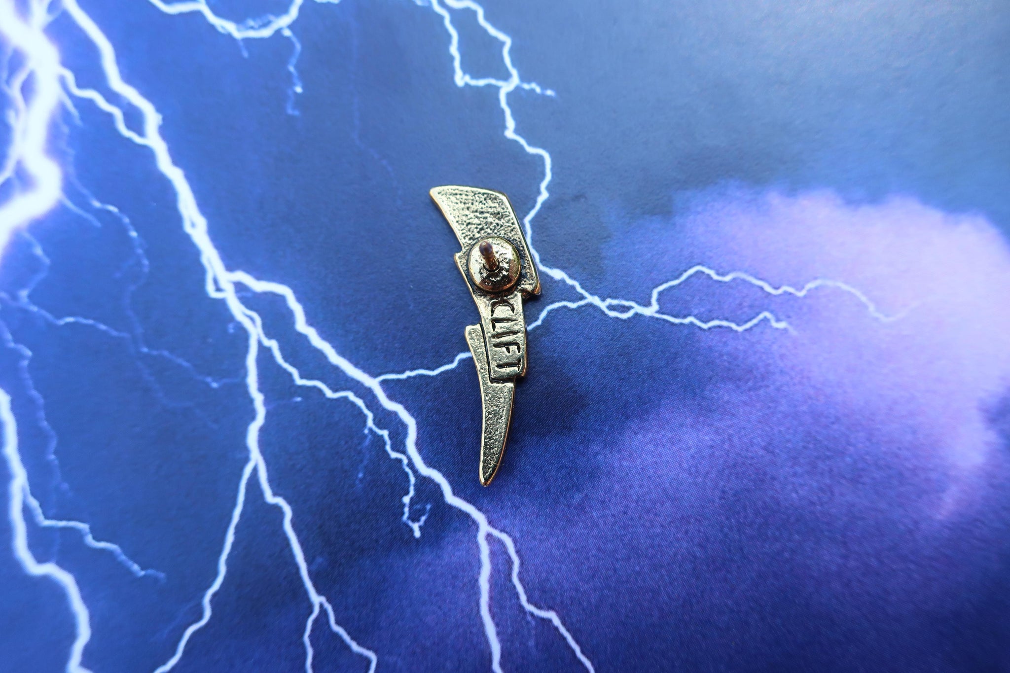 Lightning Bolt Gold Lapel Pin – lapelpinplanet