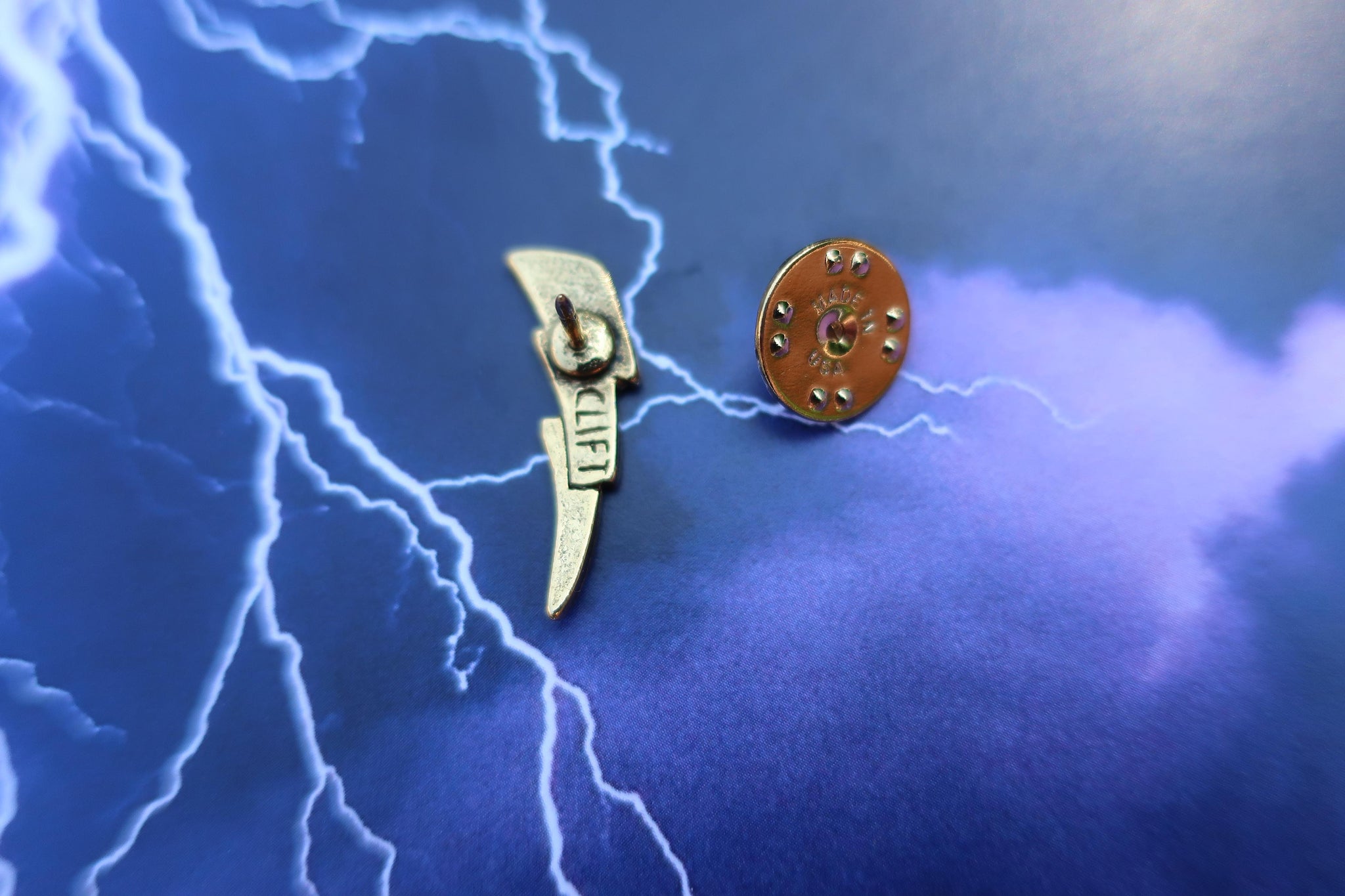 Lightning Bolt Gold Lapel Pin – lapelpinplanet