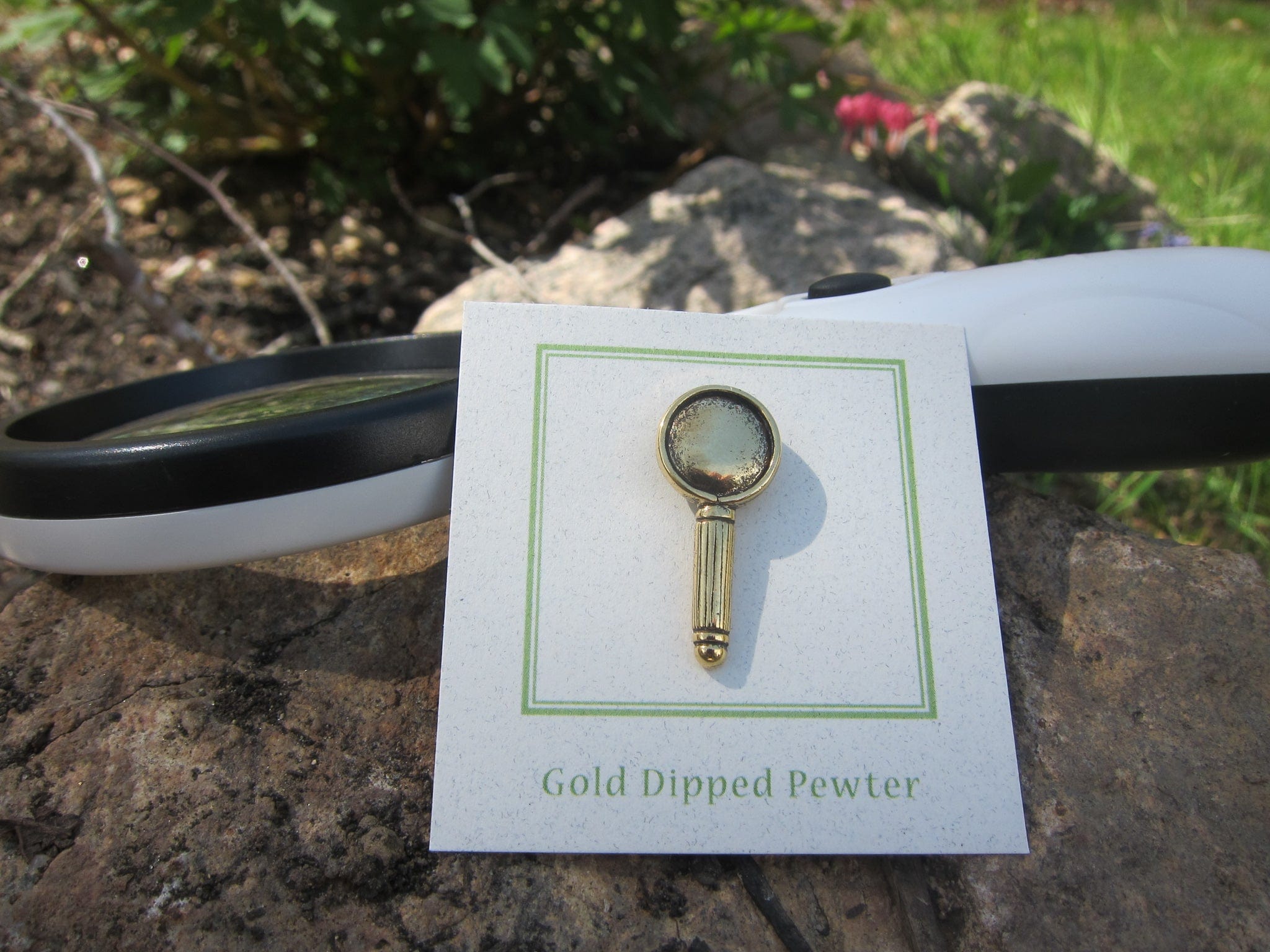 Magnifying Glass Gold Lapel Pin – lapelpinplanet