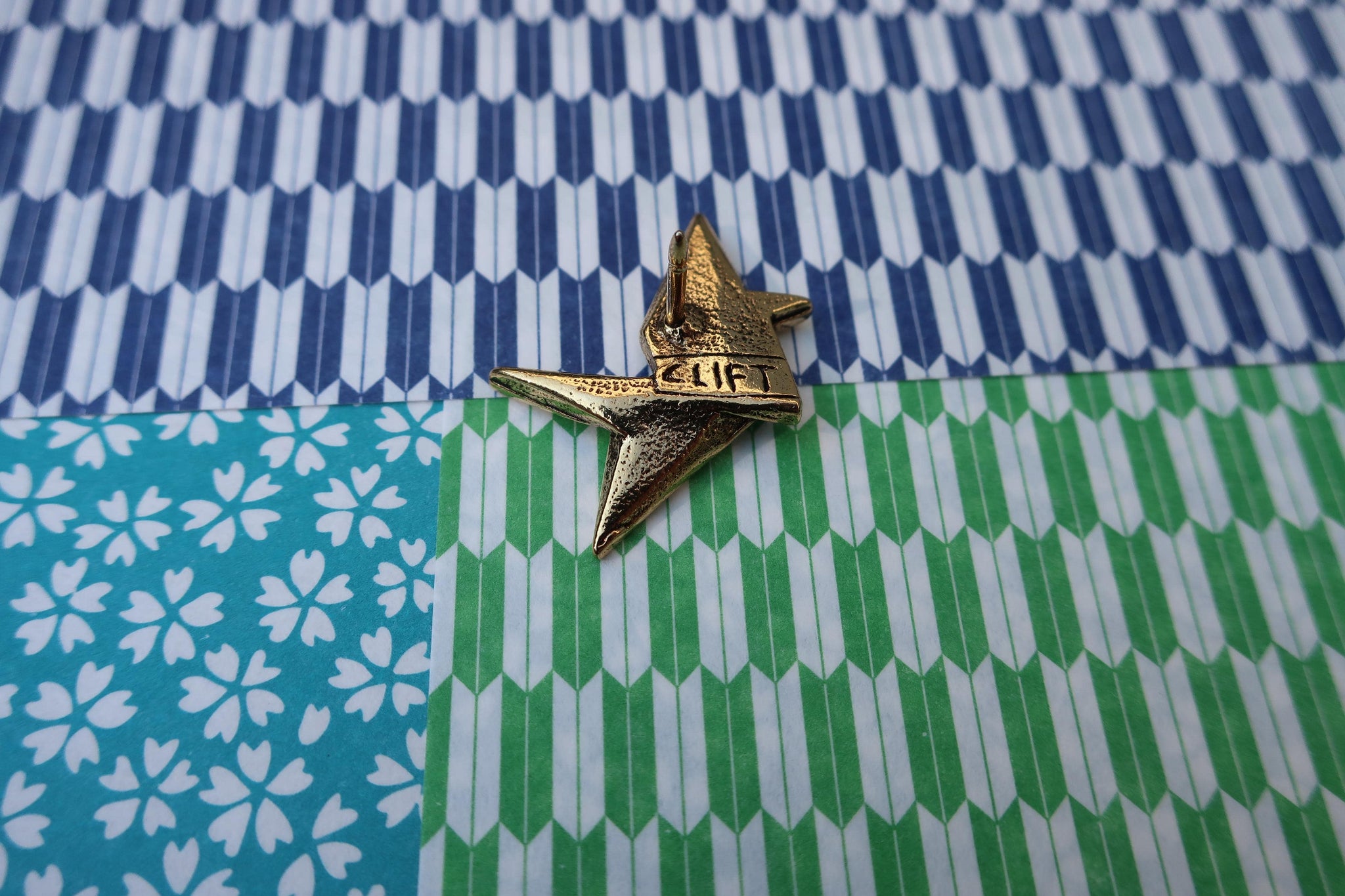 Origami Crane Gold Lapel Pin – lapelpinplanet