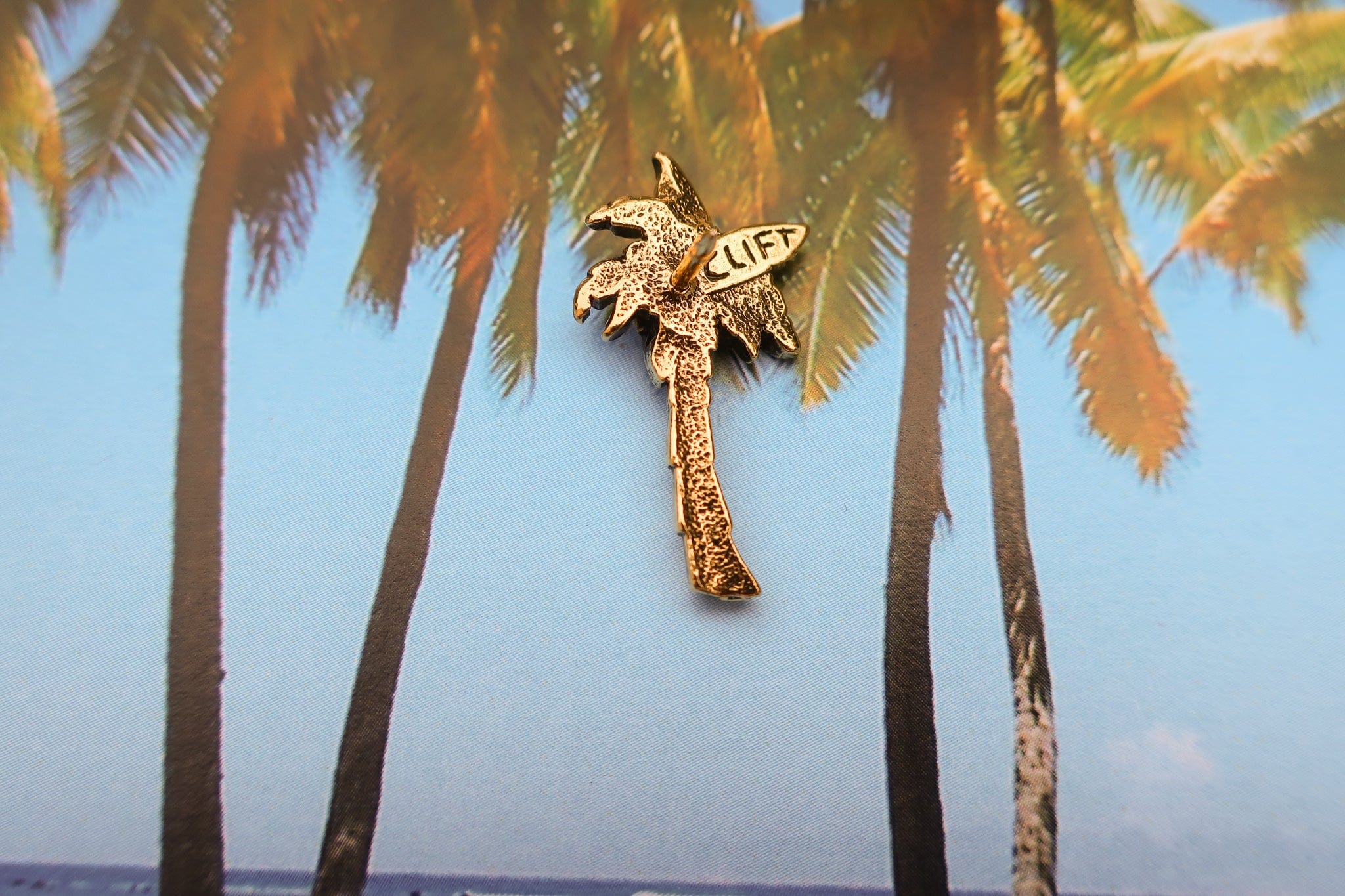 Palm Tree Gold Lapel Pin – lapelpinplanet
