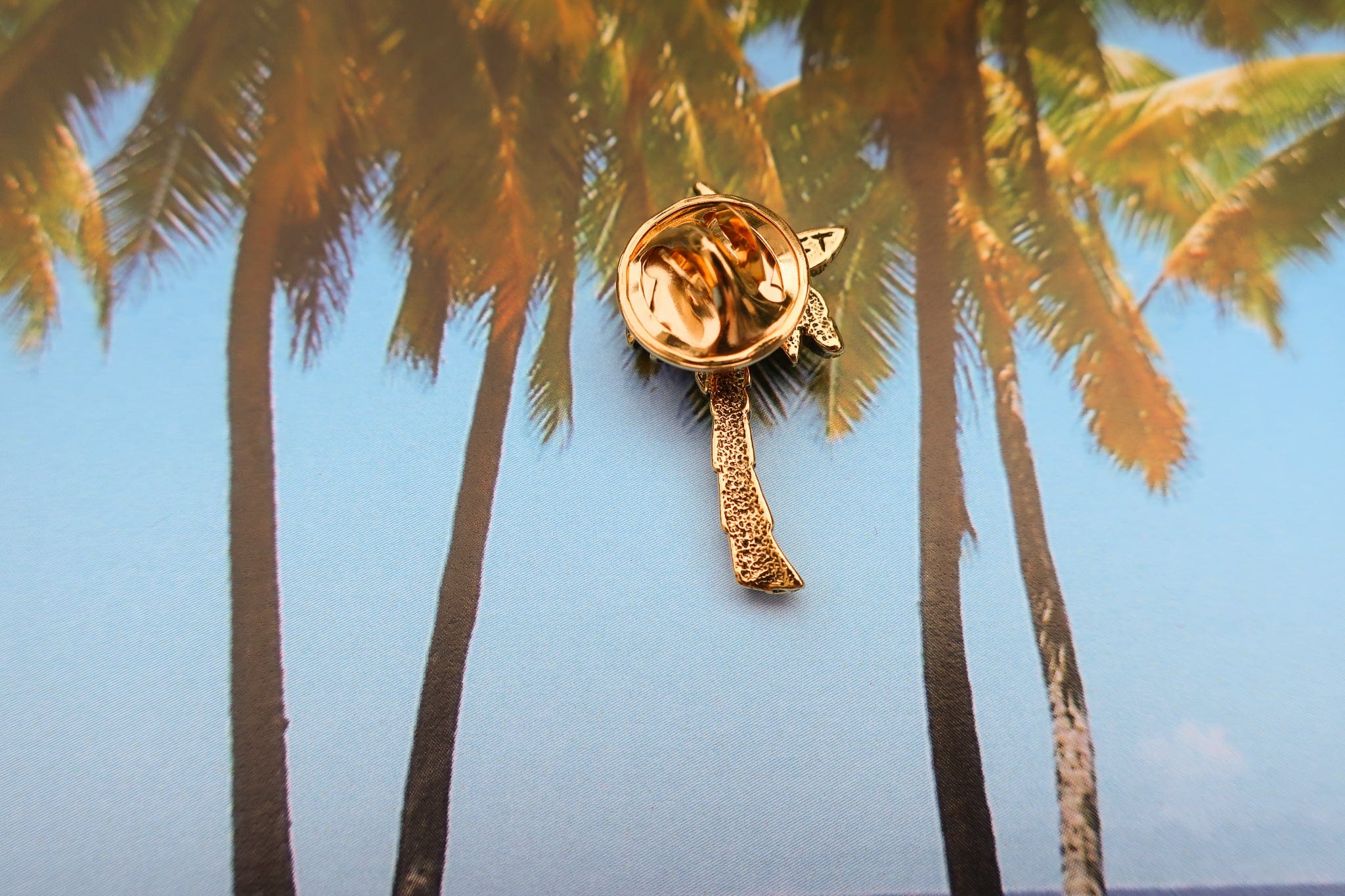 Palm Tree Gold Lapel Pin – lapelpinplanet