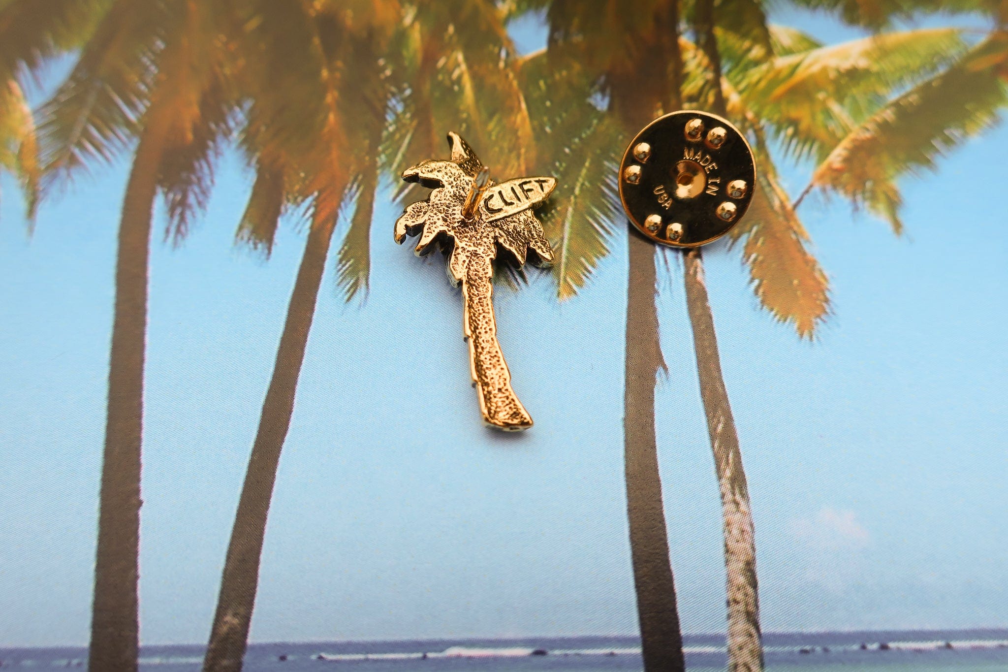 Palm Tree Gold Lapel Pin – lapelpinplanet