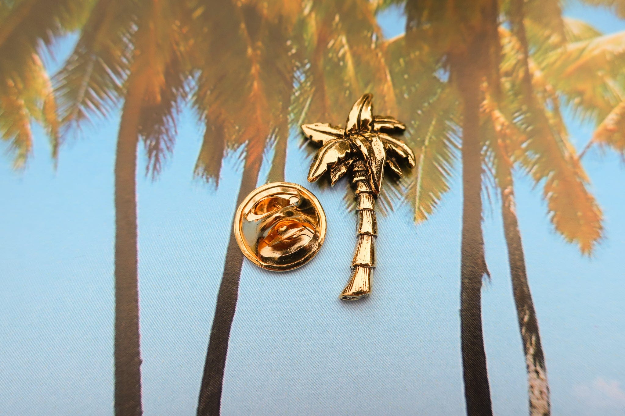 Palm Tree Gold Lapel Pin – lapelpinplanet