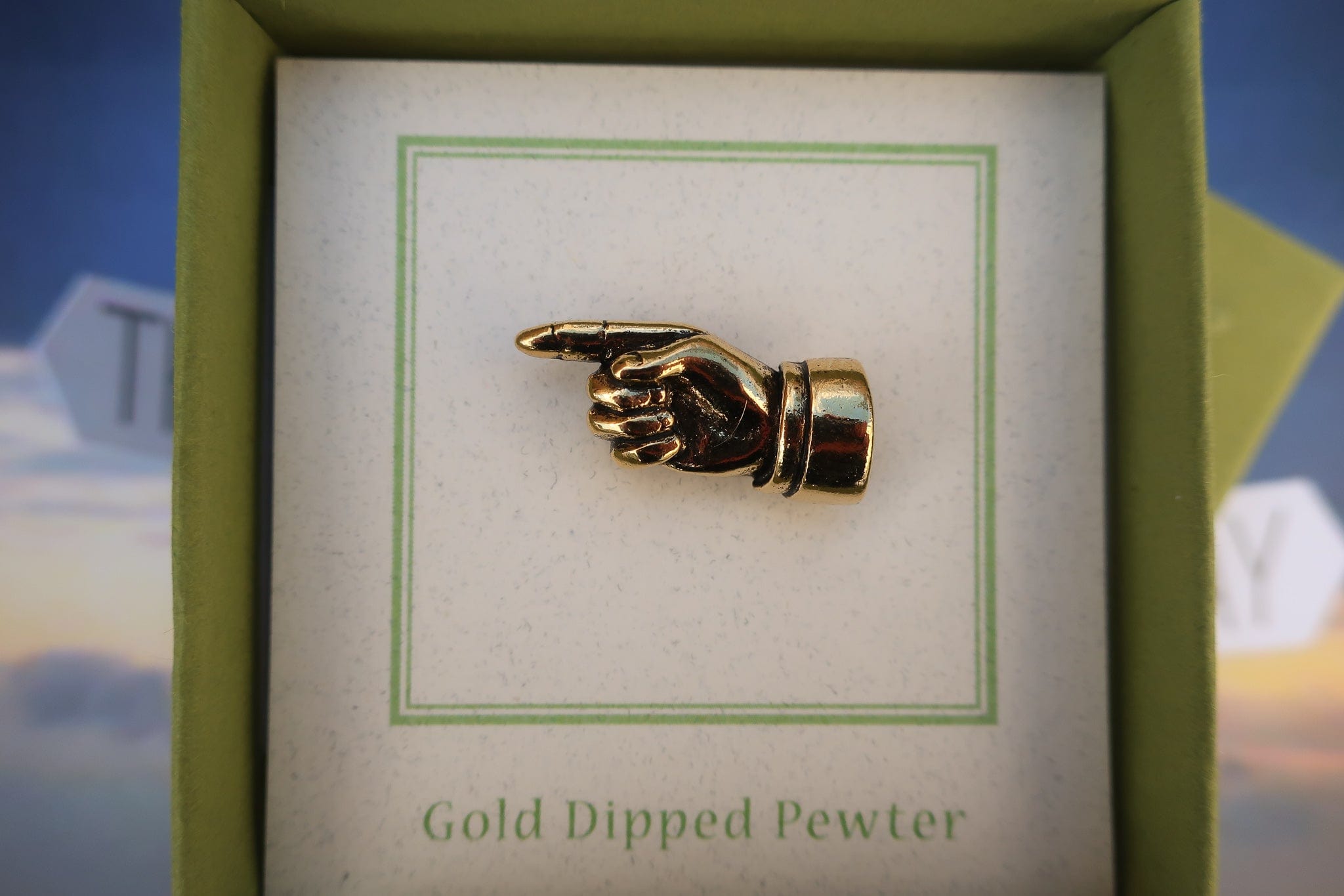 Pointing Finger Gold Lapel Pin – lapelpinplanet