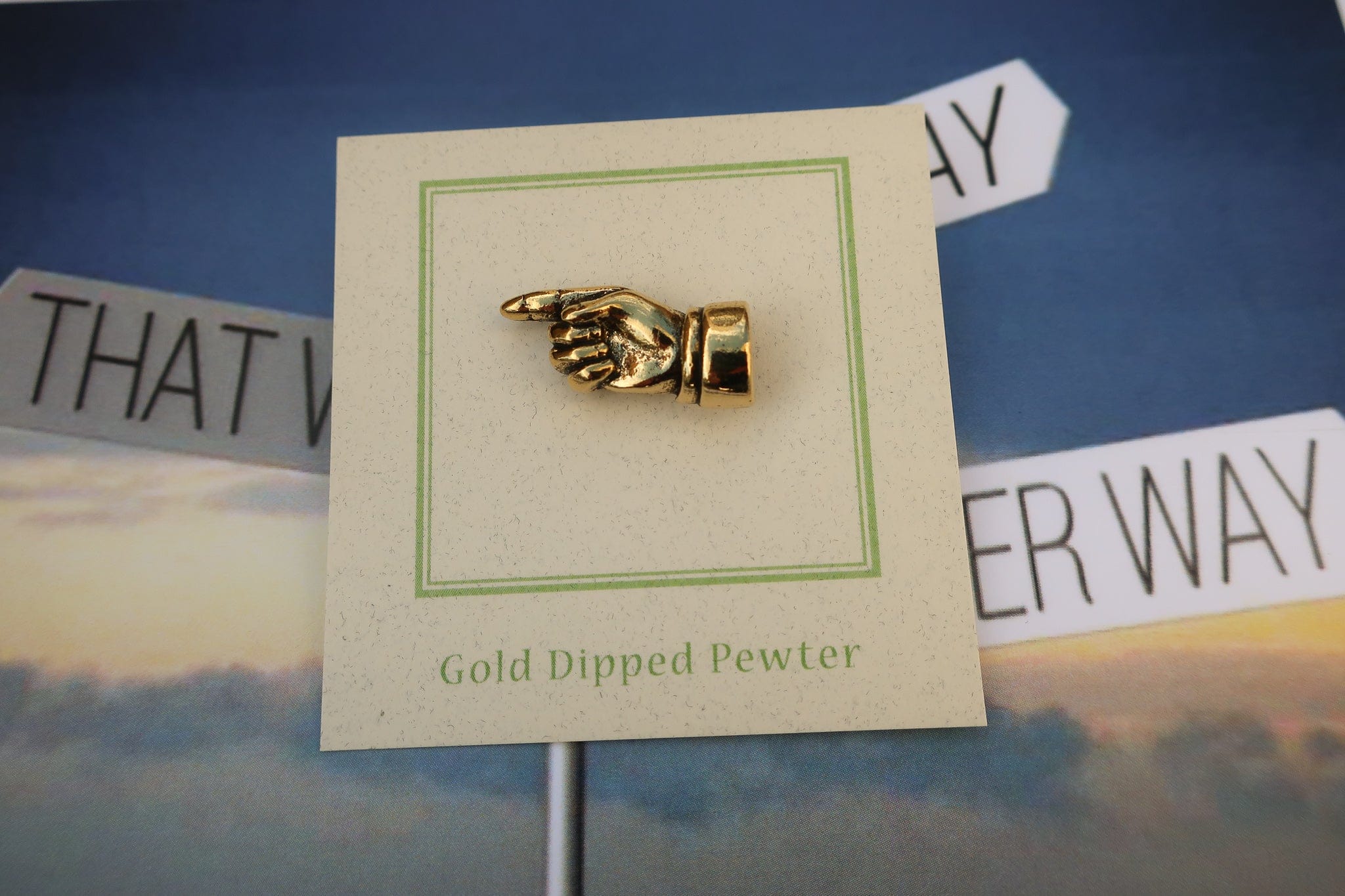 Pointing Finger Gold Lapel Pin – lapelpinplanet