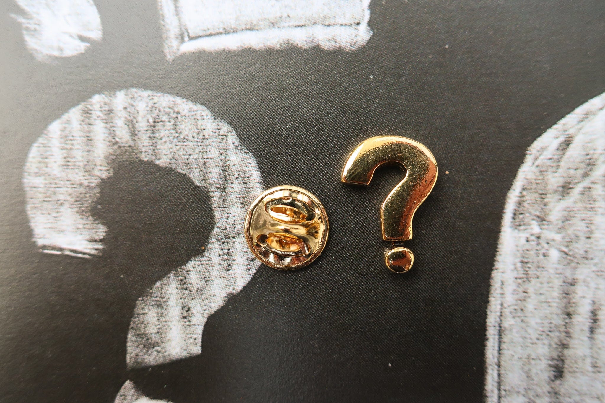 Question Mark Gold Lapel Pin – lapelpinplanet