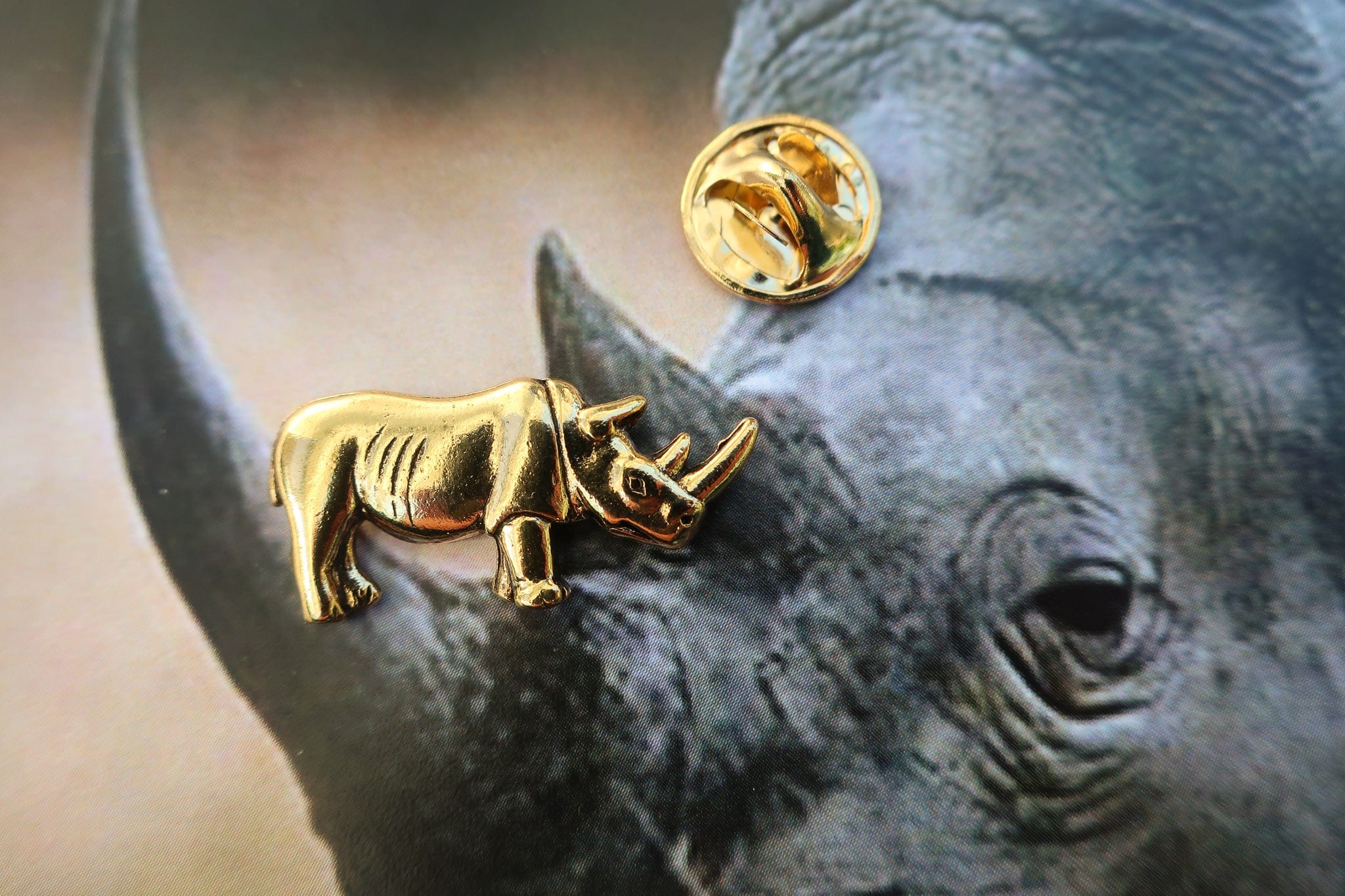 Rhinoceros Gold Lapel Pin – lapelpinplanet