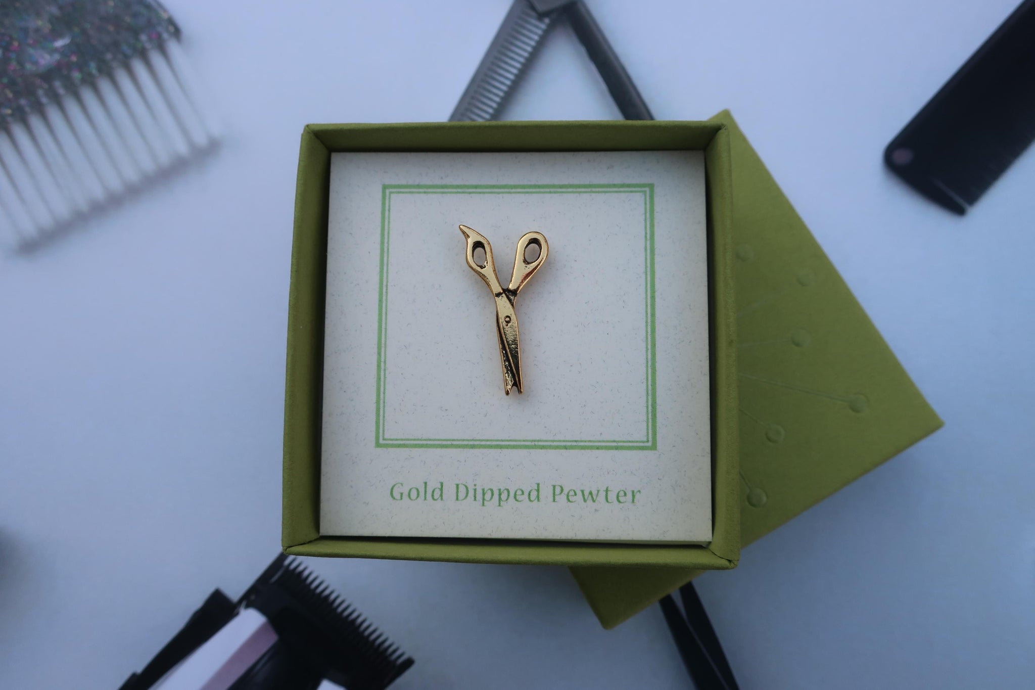 Scissors Gold Lapel Pin – lapelpinplanet