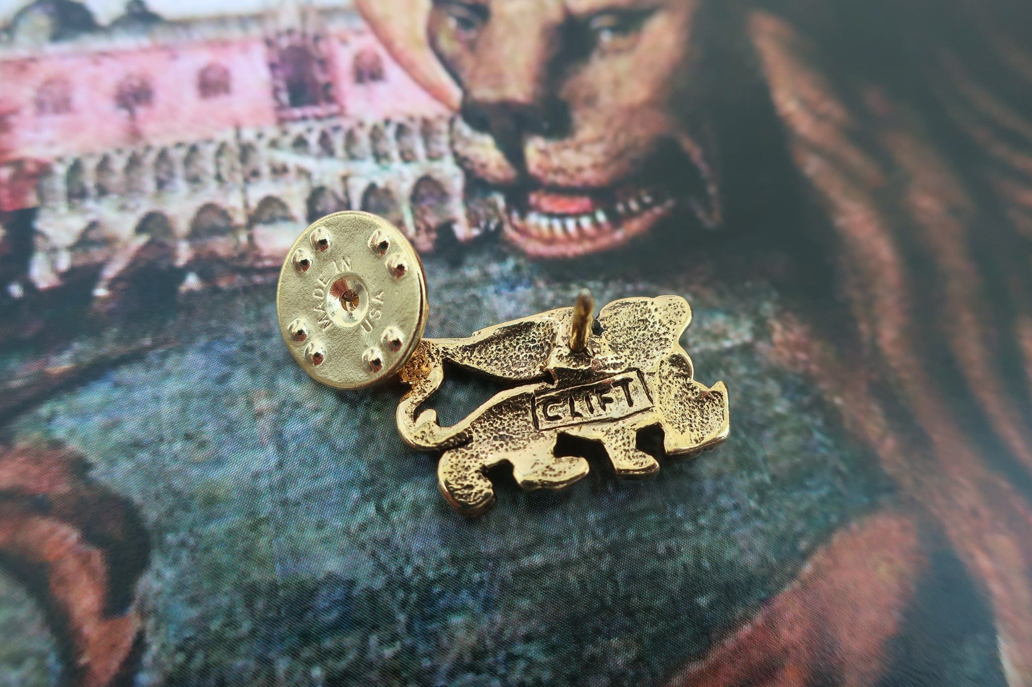 St Mark's Lion Gold Lapel Pin – lapelpinplanet
