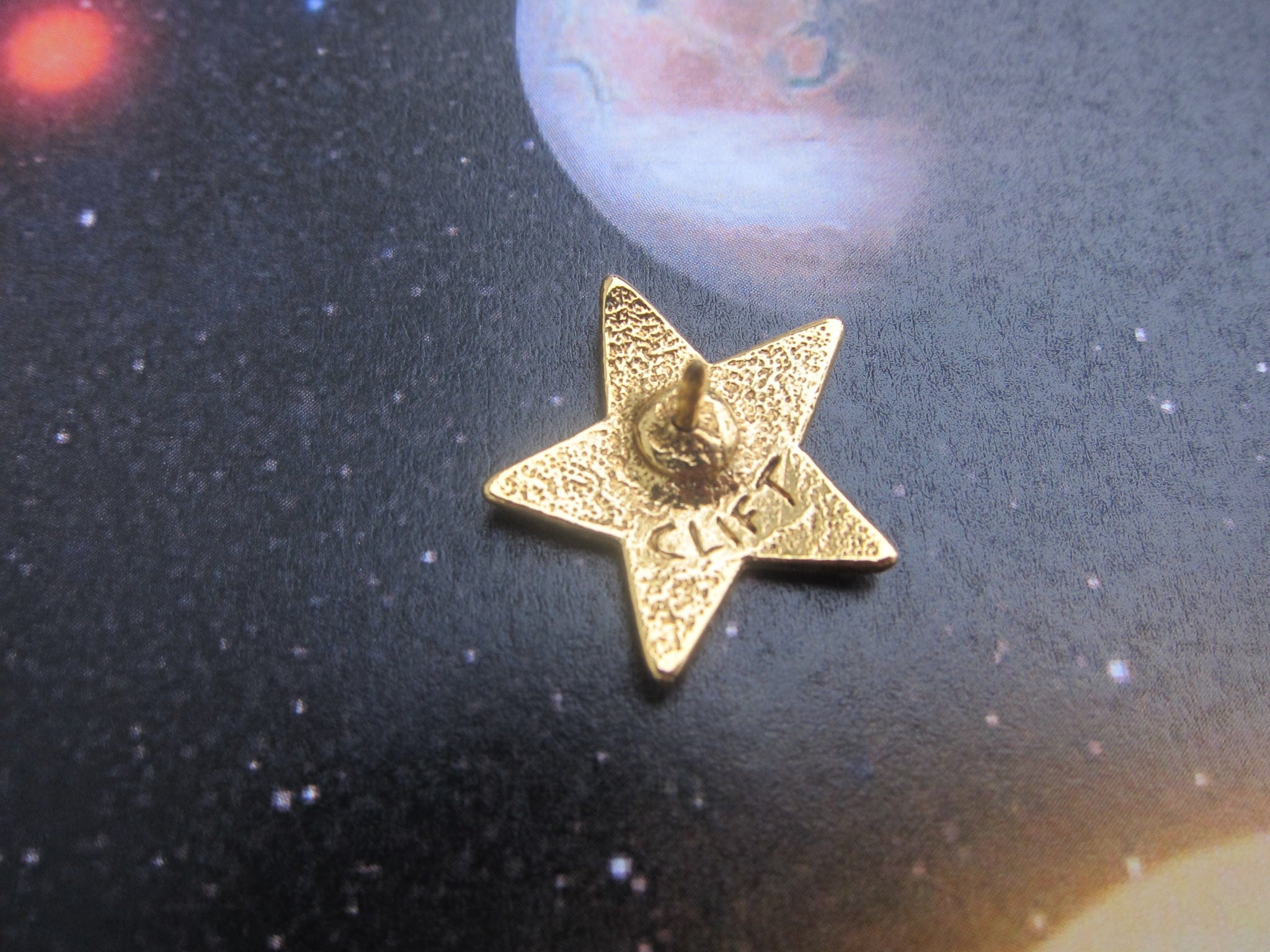 Star Gold Lapel Pin – lapelpinplanet