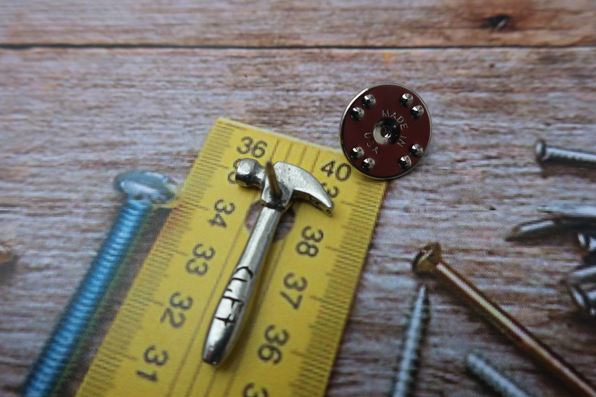 Hammer Lapel Pin – lapelpinplanet
