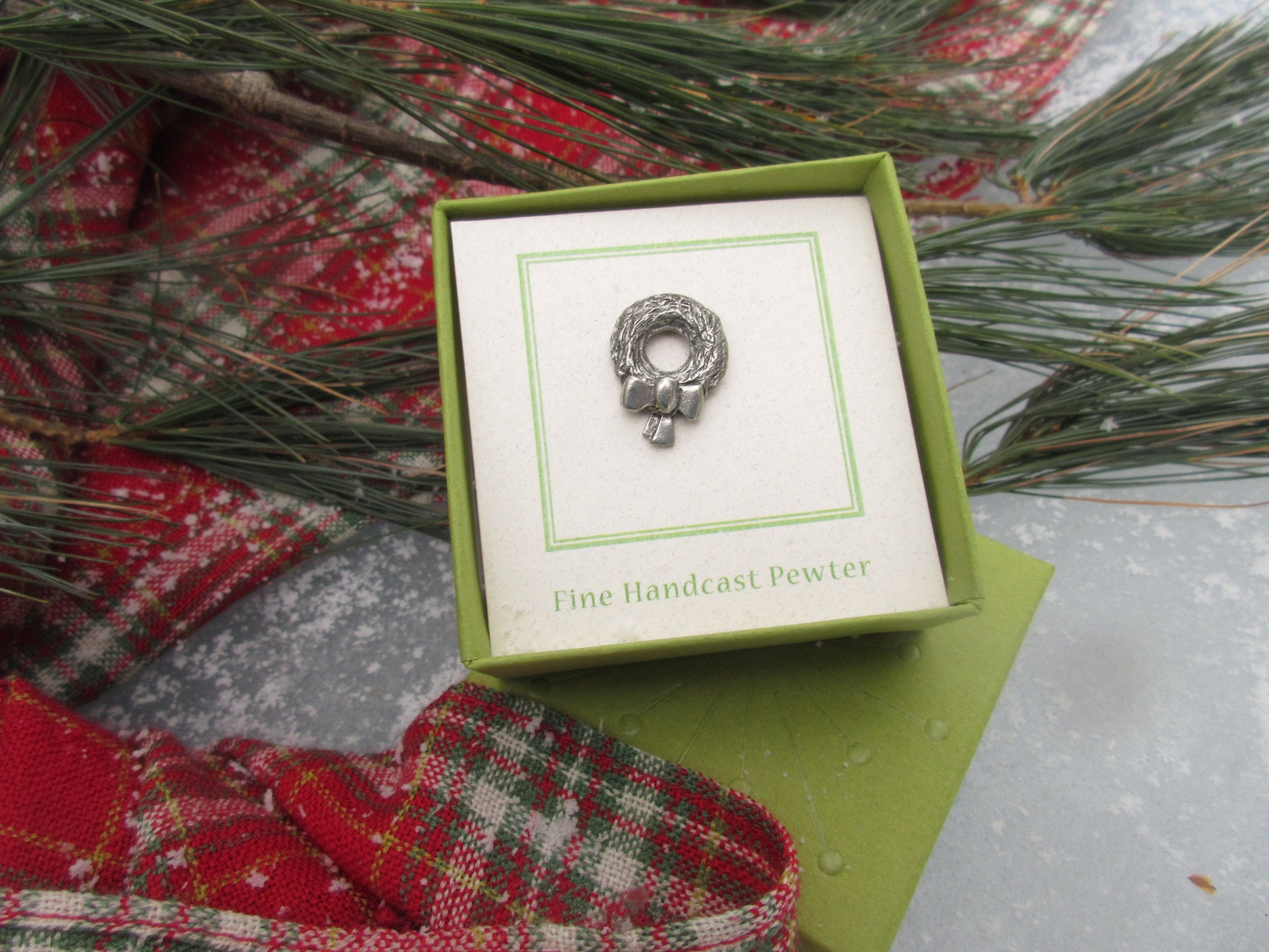 Wreath Lapel Pin – lapelpinplanet